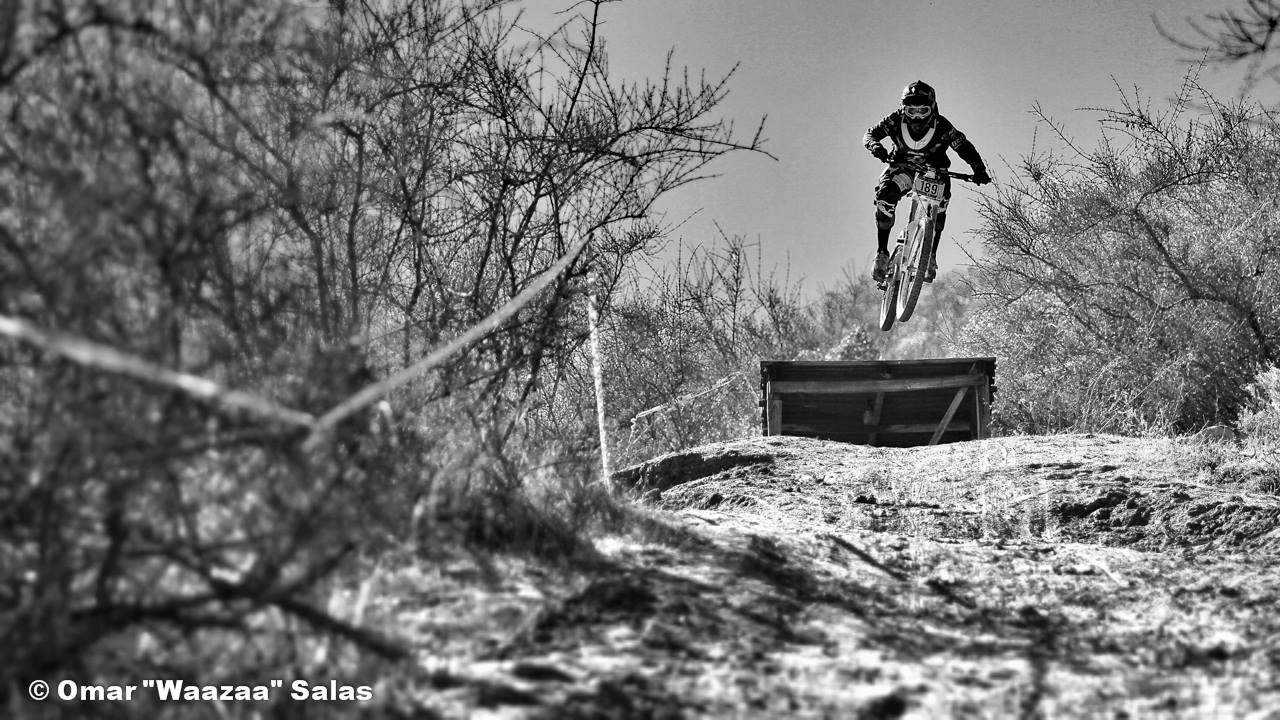 flying b&n - Waazaa - Mountain Biking Pictures - Vital MTB