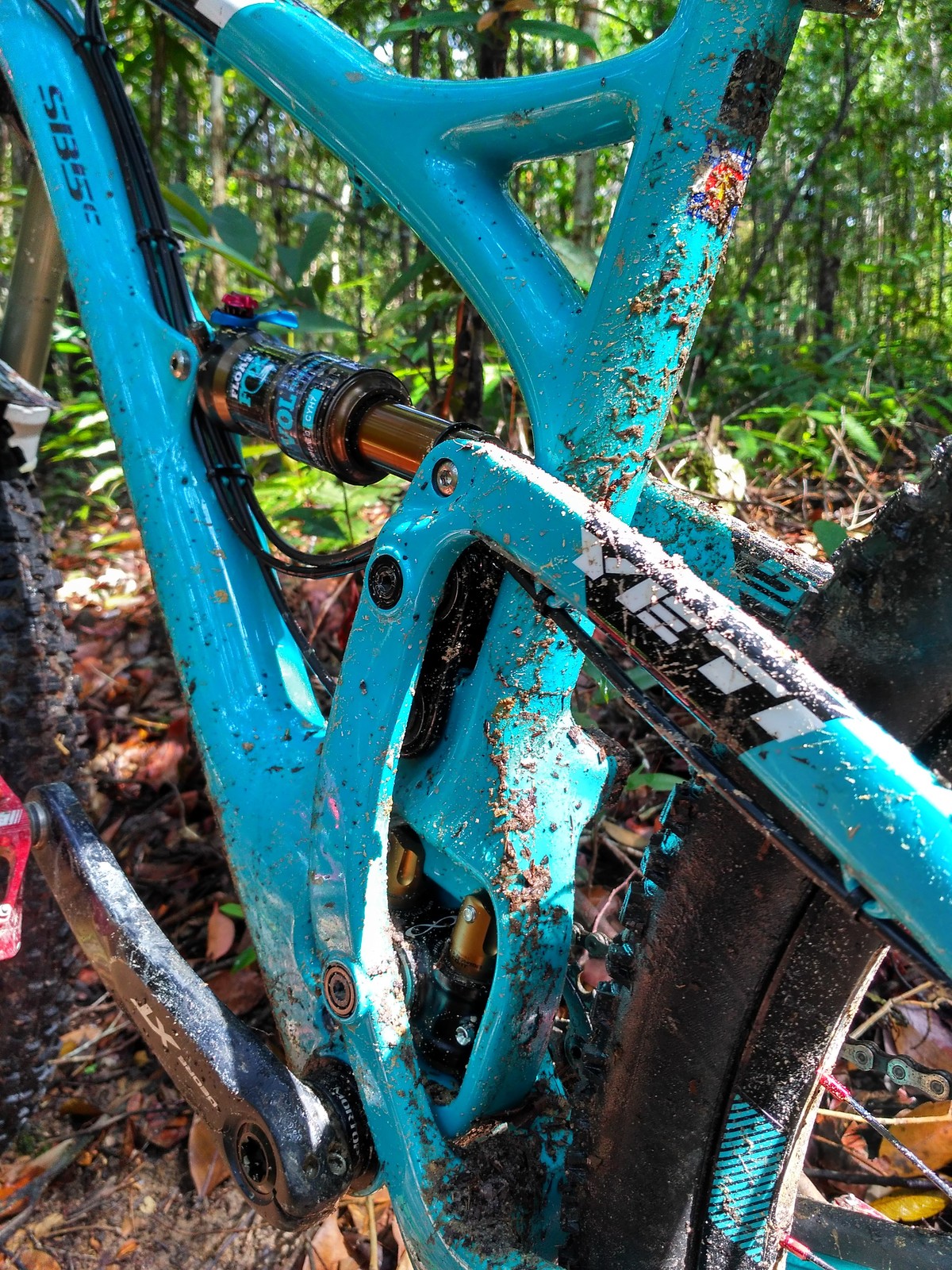 Turquoise Every Where Yeti Sb5c - IHSAAN's Bike Check - Vital MTB
