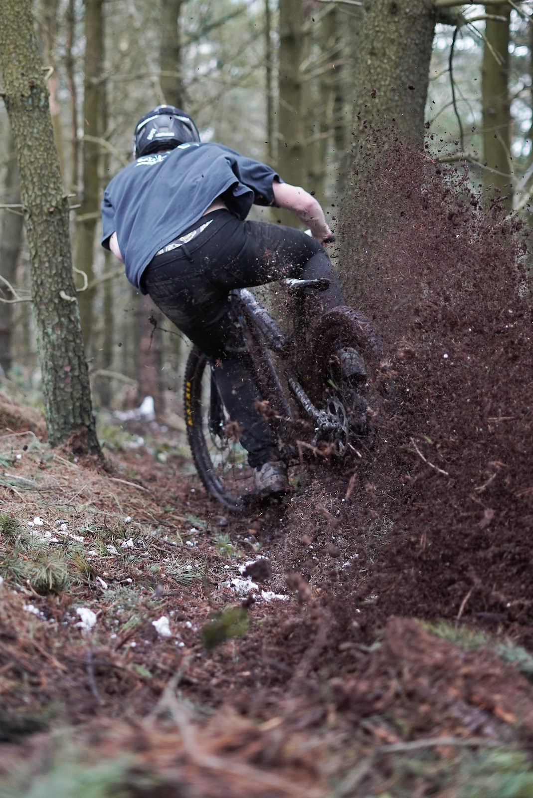 Sam Hockenhull slapping some snowy loam in the peak district ...