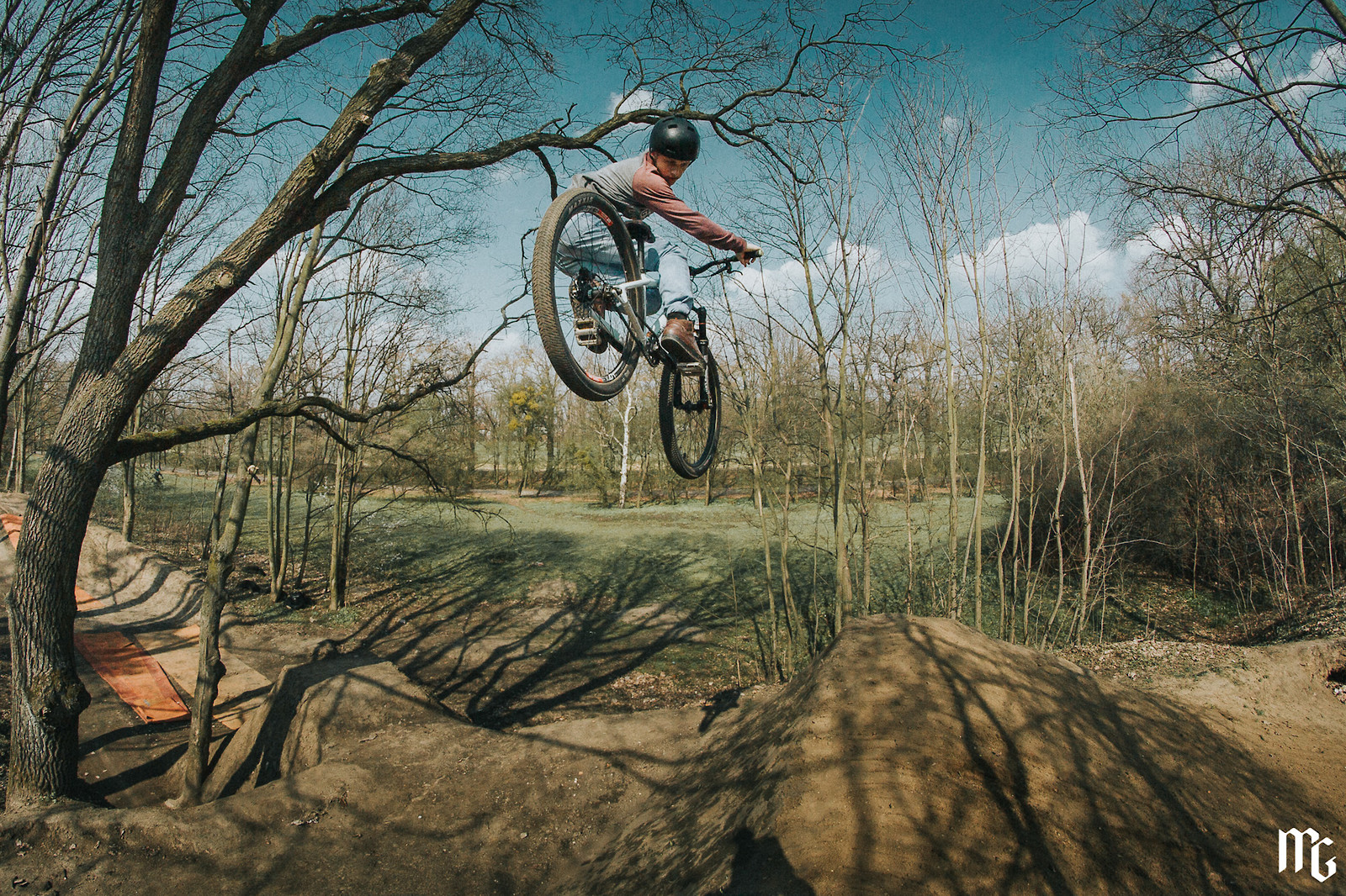 Whip - Kick!Photo - Mountain Biking Pictures - Vital MTB