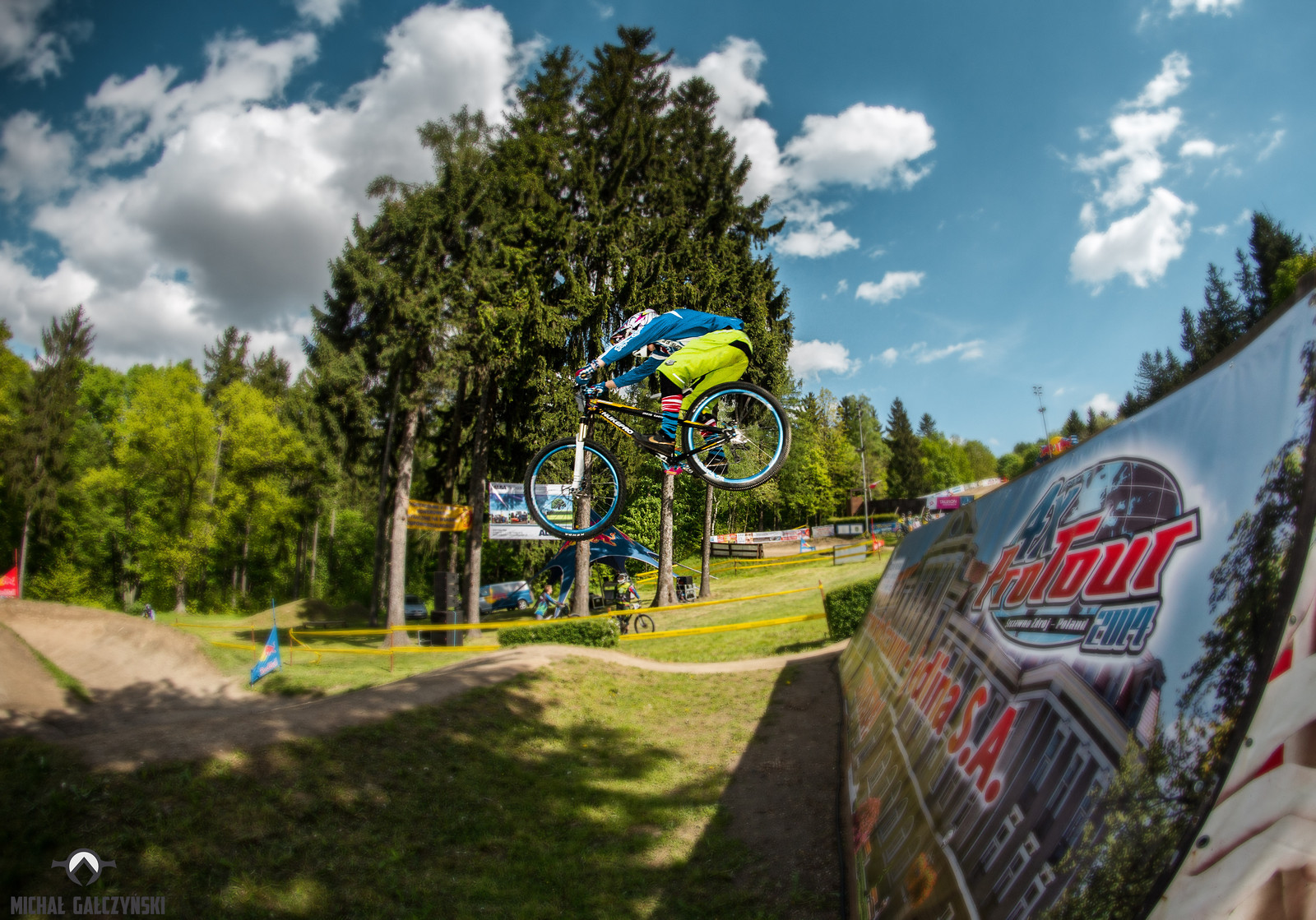 4x Pro Tour Sunny Meadow - Kick!Photo - Mountain Biking Pictures ...