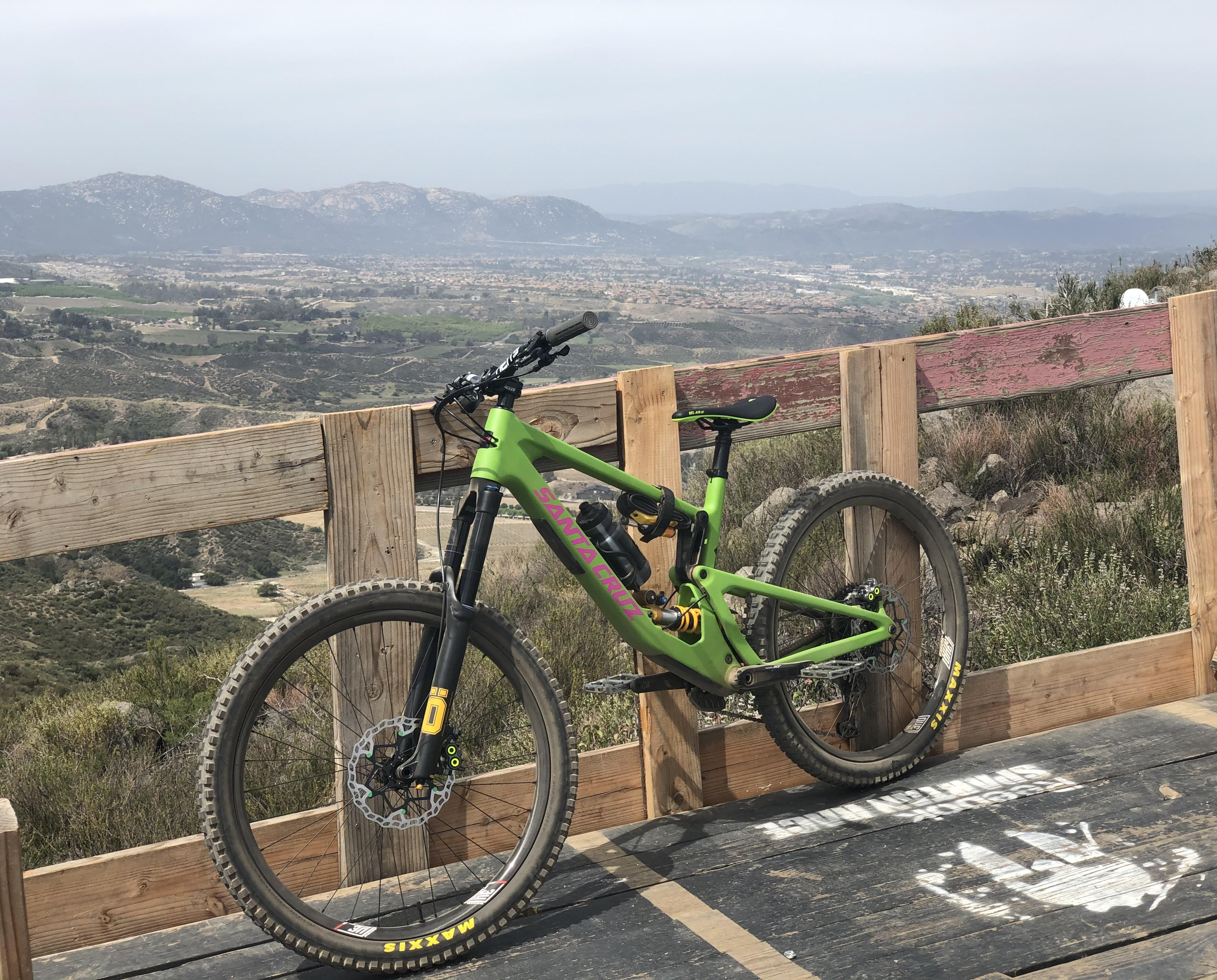 Santa Cruz Nomad V5 Reesty s Bike Check Vital MTB Santa Cruz Nomad V5 Reesty s Bike Check Vital MTB