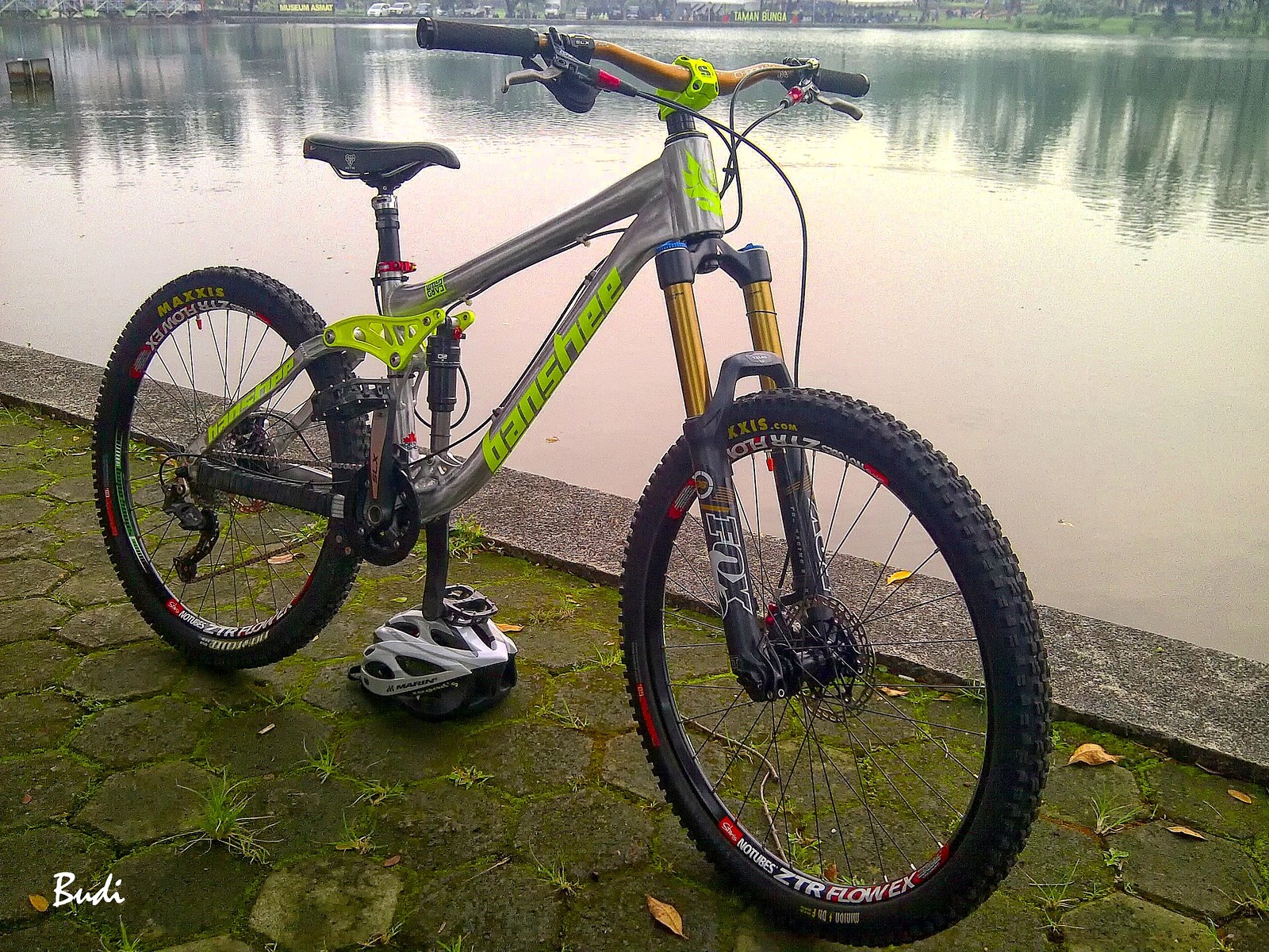 Banshee Wildcard 2013 (Fluorescent yellow / green ) - budi's Bike Check ...