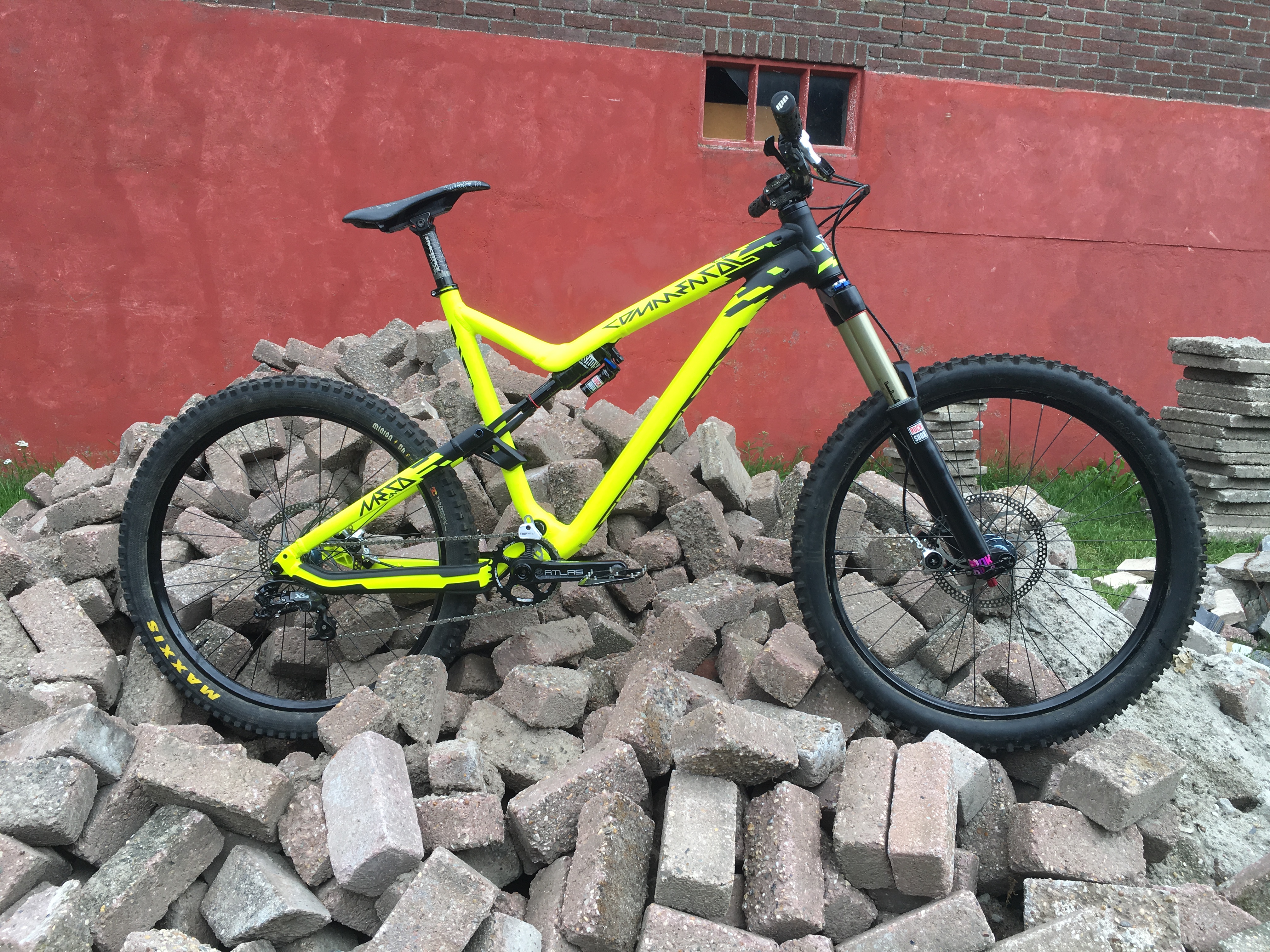 Commencal Meta V4 Park Build - Arnoodles's Bike Check - Vital MTB