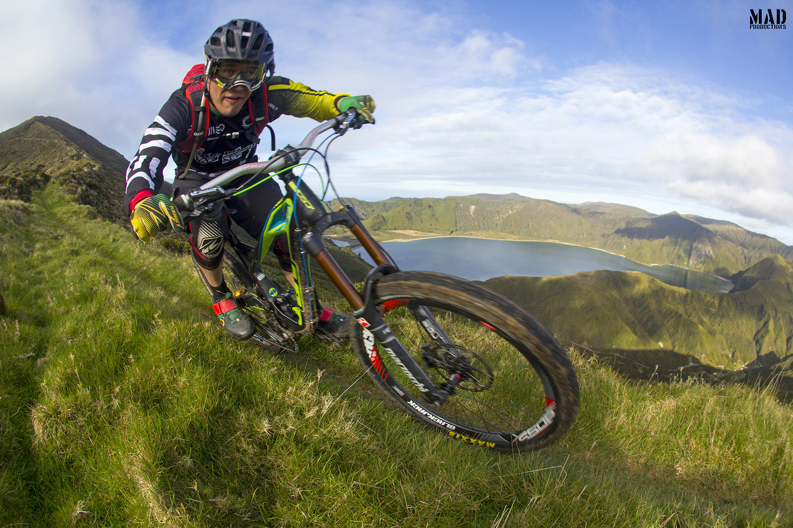 Faster than you bro - madproductions - Mountain Biking Pictures - Vital MTB