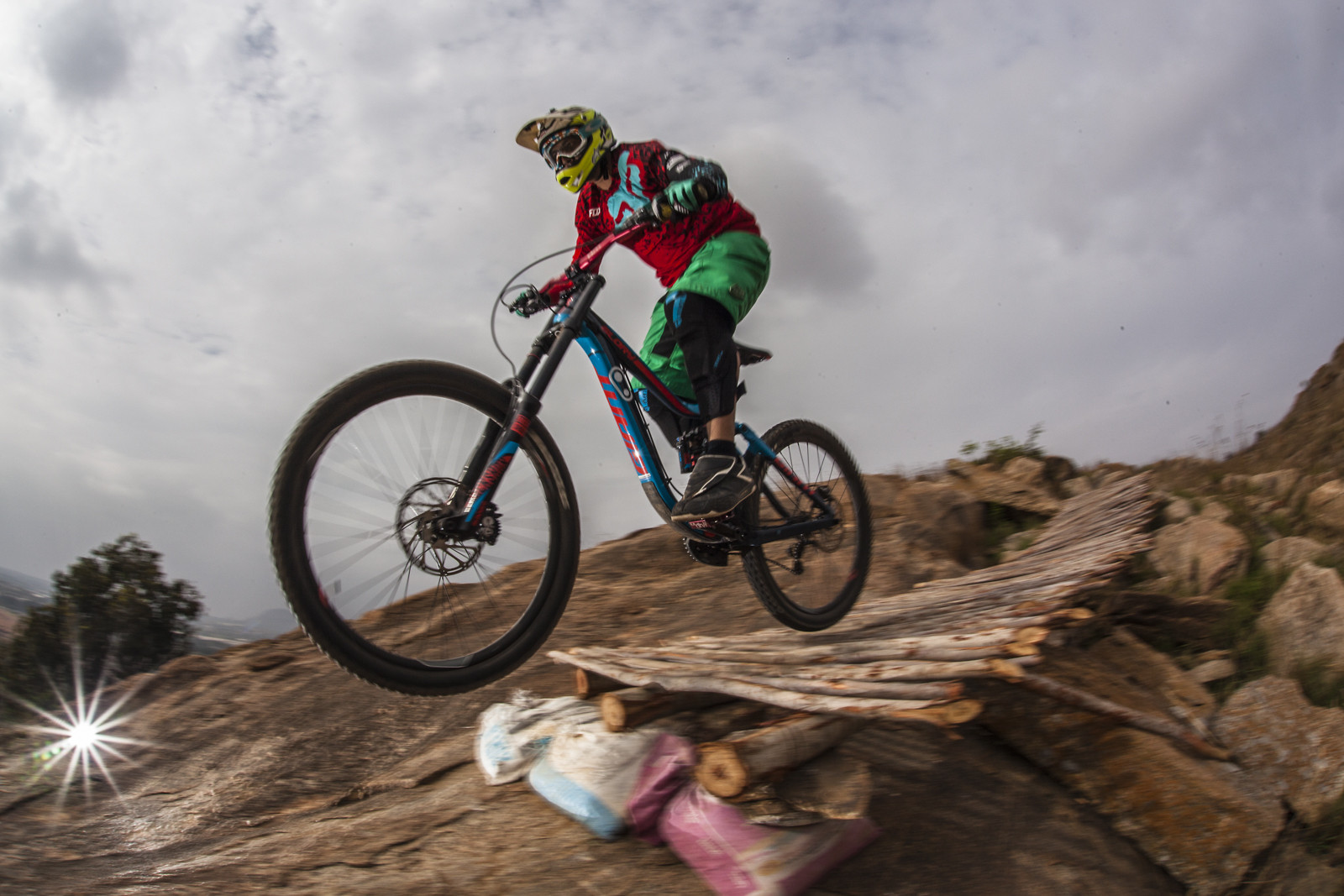 Being flashed - robin.conz - Mountain Biking Pictures - Vital MTB