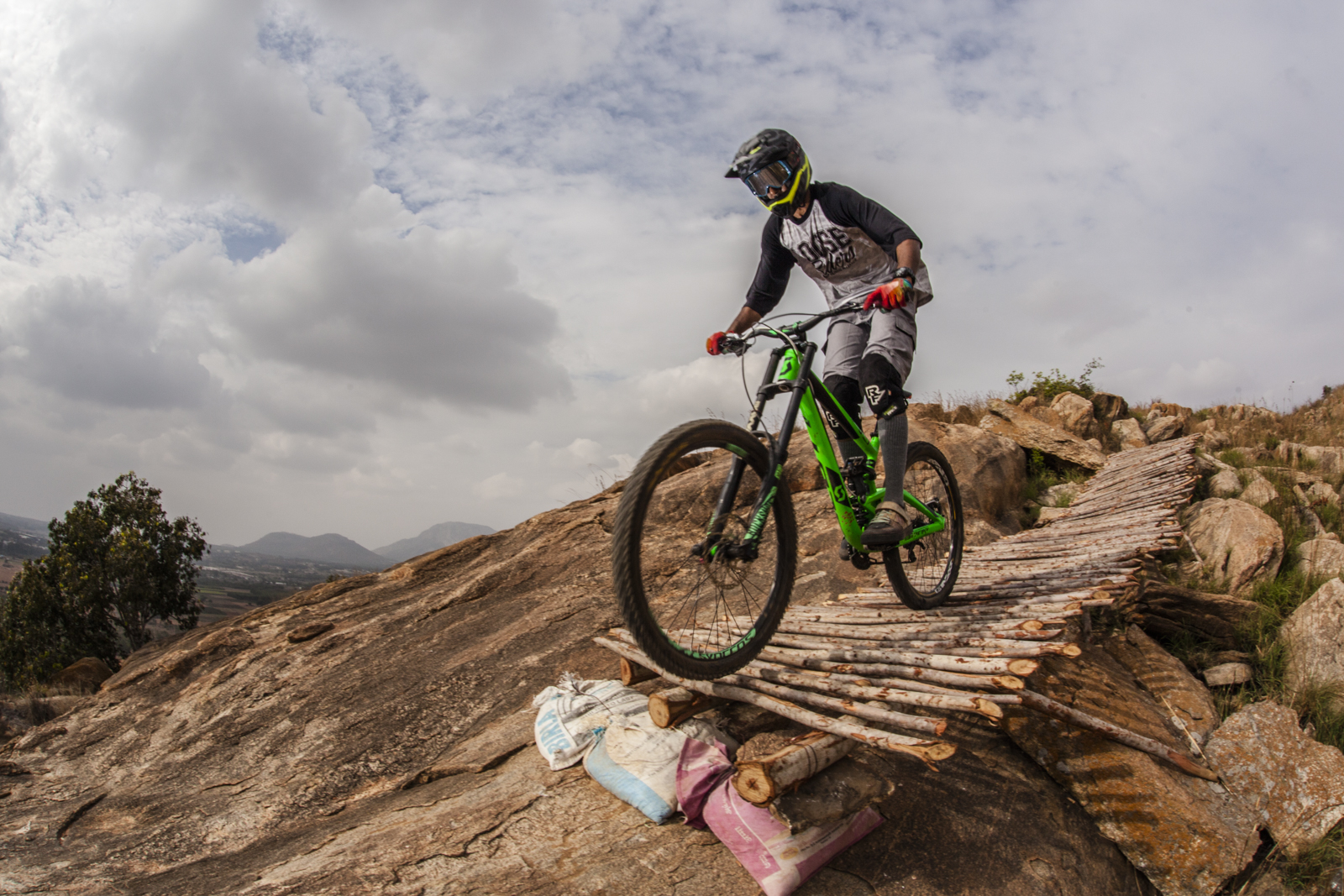 Sorting out the drop - robin.conz - Mountain Biking Pictures - Vital MTB