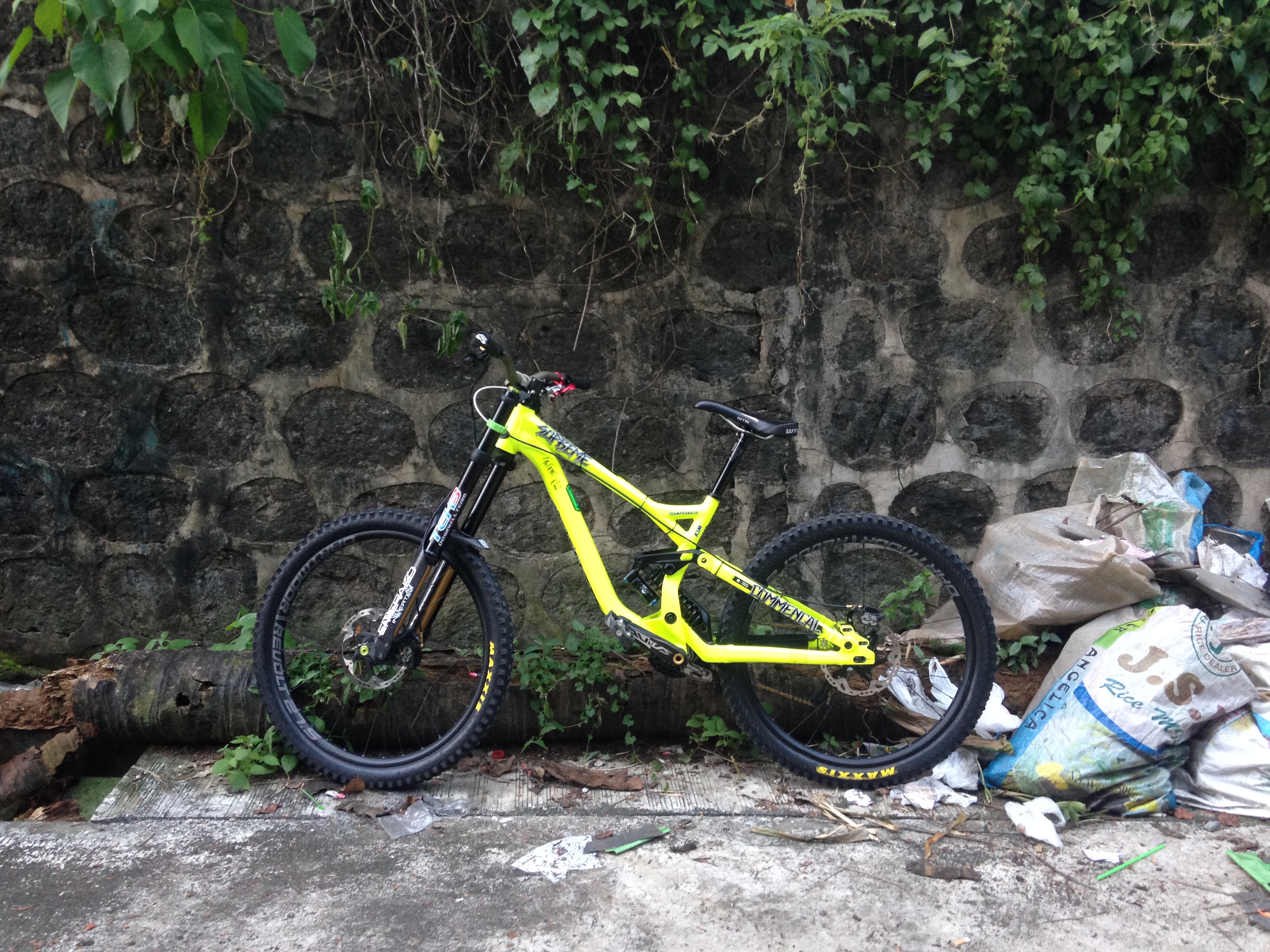 commencal supreme v3 650b - khim's Bike Check - Vital MTB