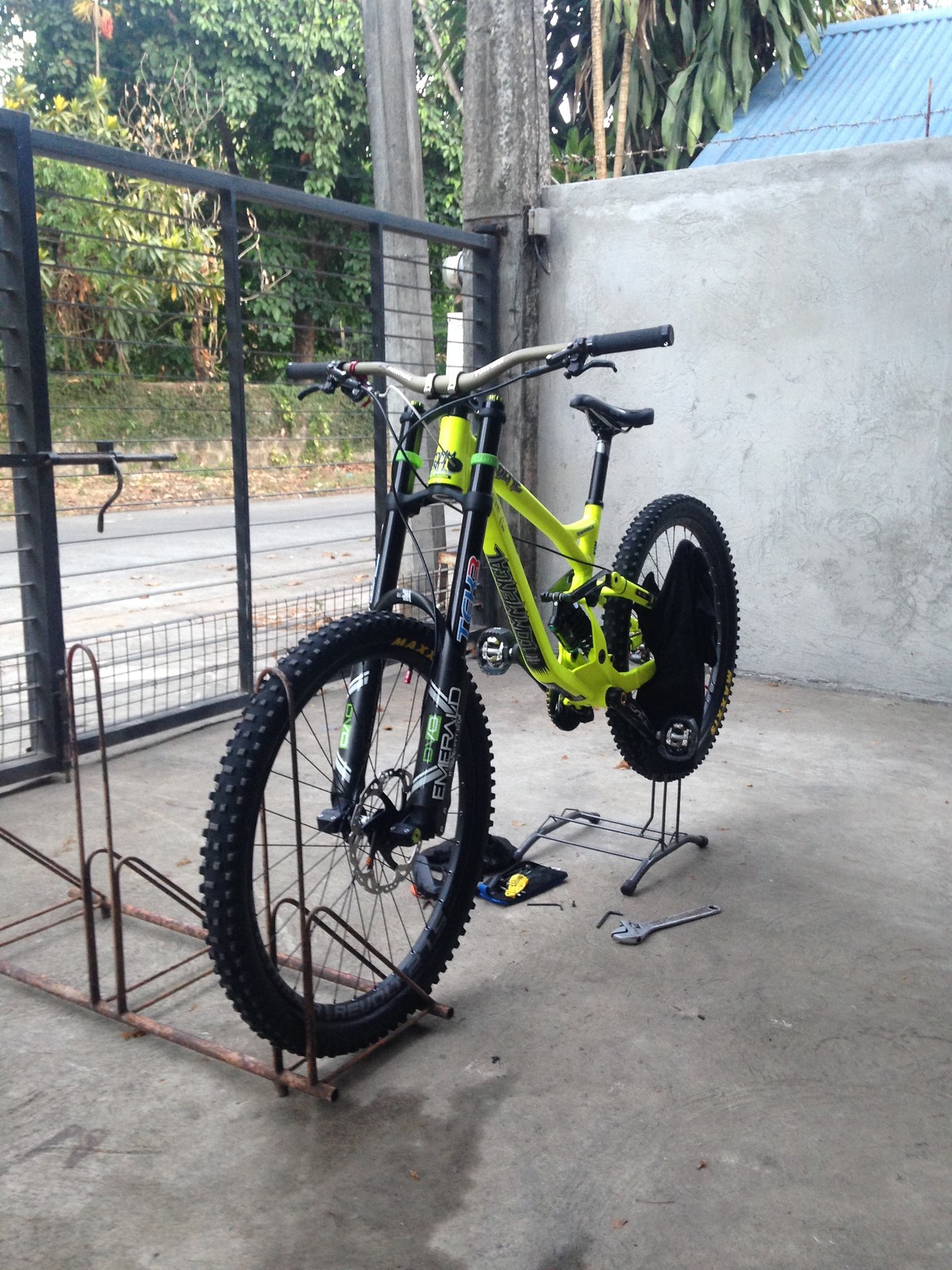 commencal supreme v3 650b - khim's Bike Check - Vital MTB