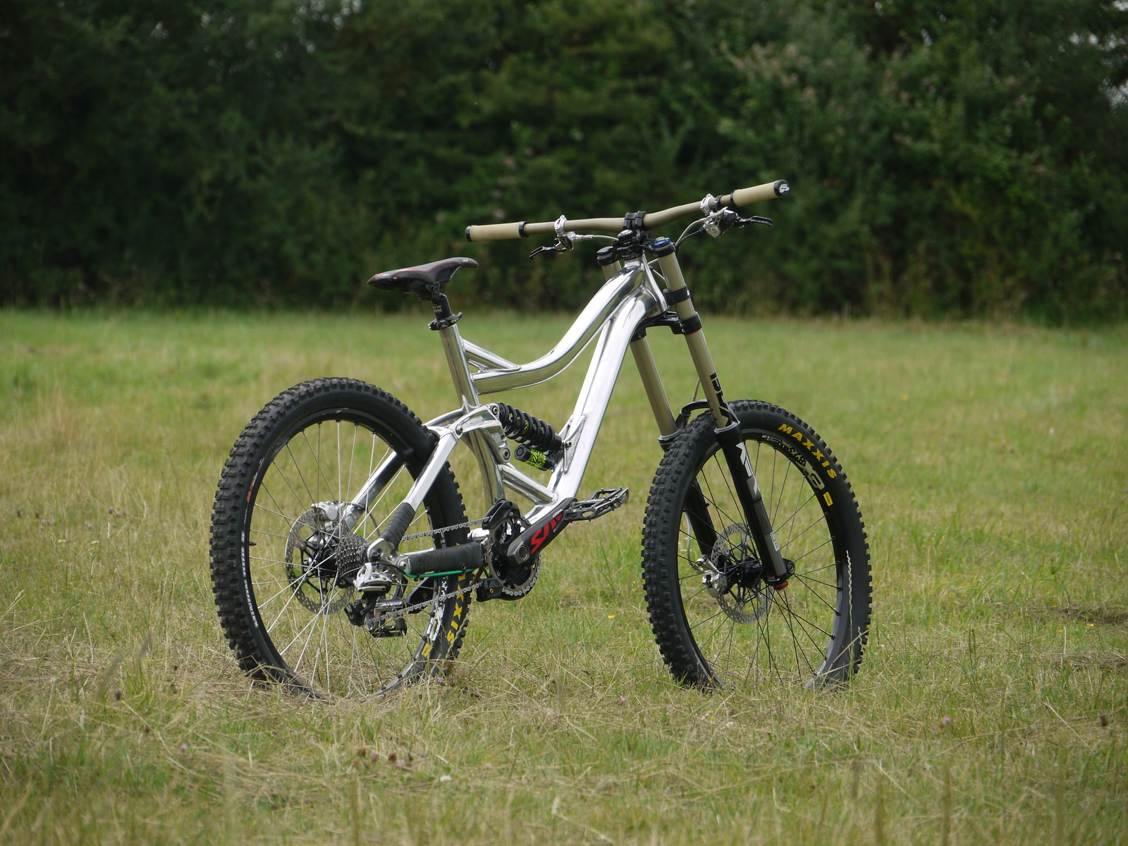 Specialized BigHit 2009 - TobyElliott's Bike Check - Vital MTB