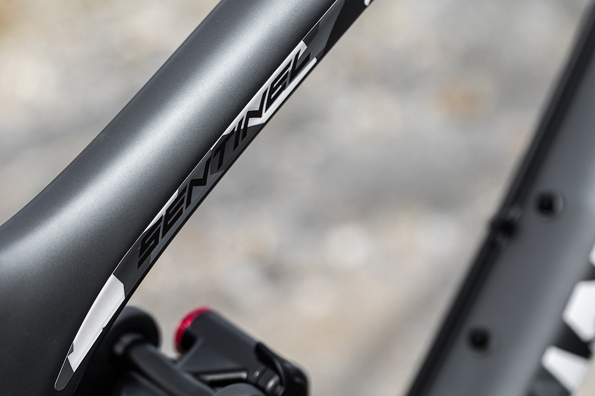 Cole's Urban Camo Sentinel - The Garage's Bike Check - Vital MTB