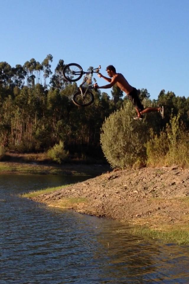 superman seatgrab - Thomas_Demo - Mountain Biking Pictures - Vital MTB