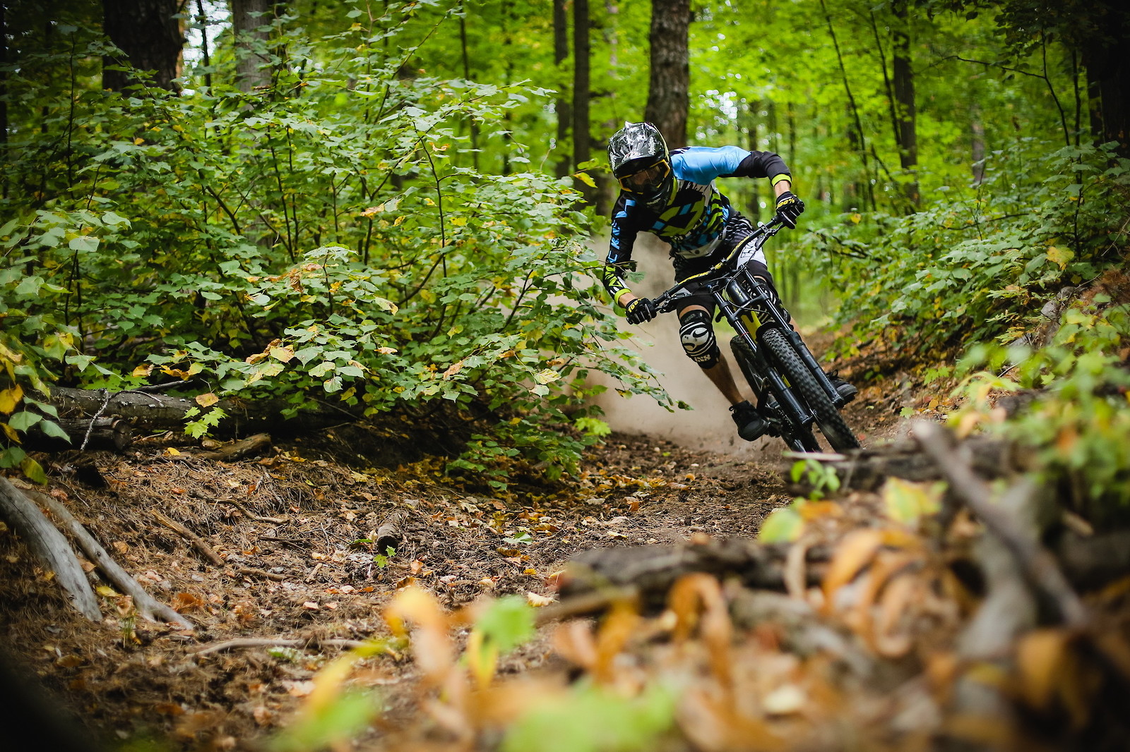 rushing to the fall - YakuT - Mountain Biking Pictures - Vital MTB