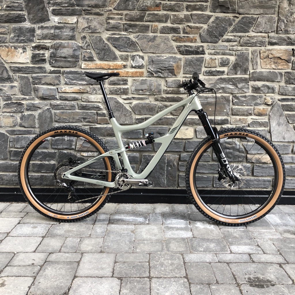 Ibis Ripmo V2 custom - Radbike's Bike Check - Vital MTB
