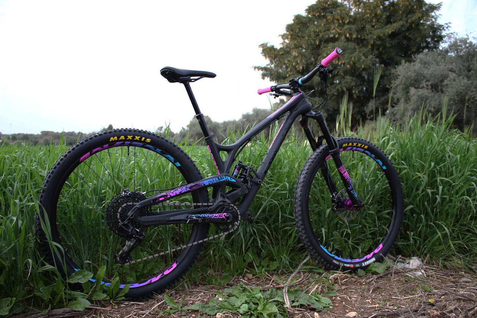 Evil offering - Custom pink blue lovechild of a Wreckoning & Sentinel ...