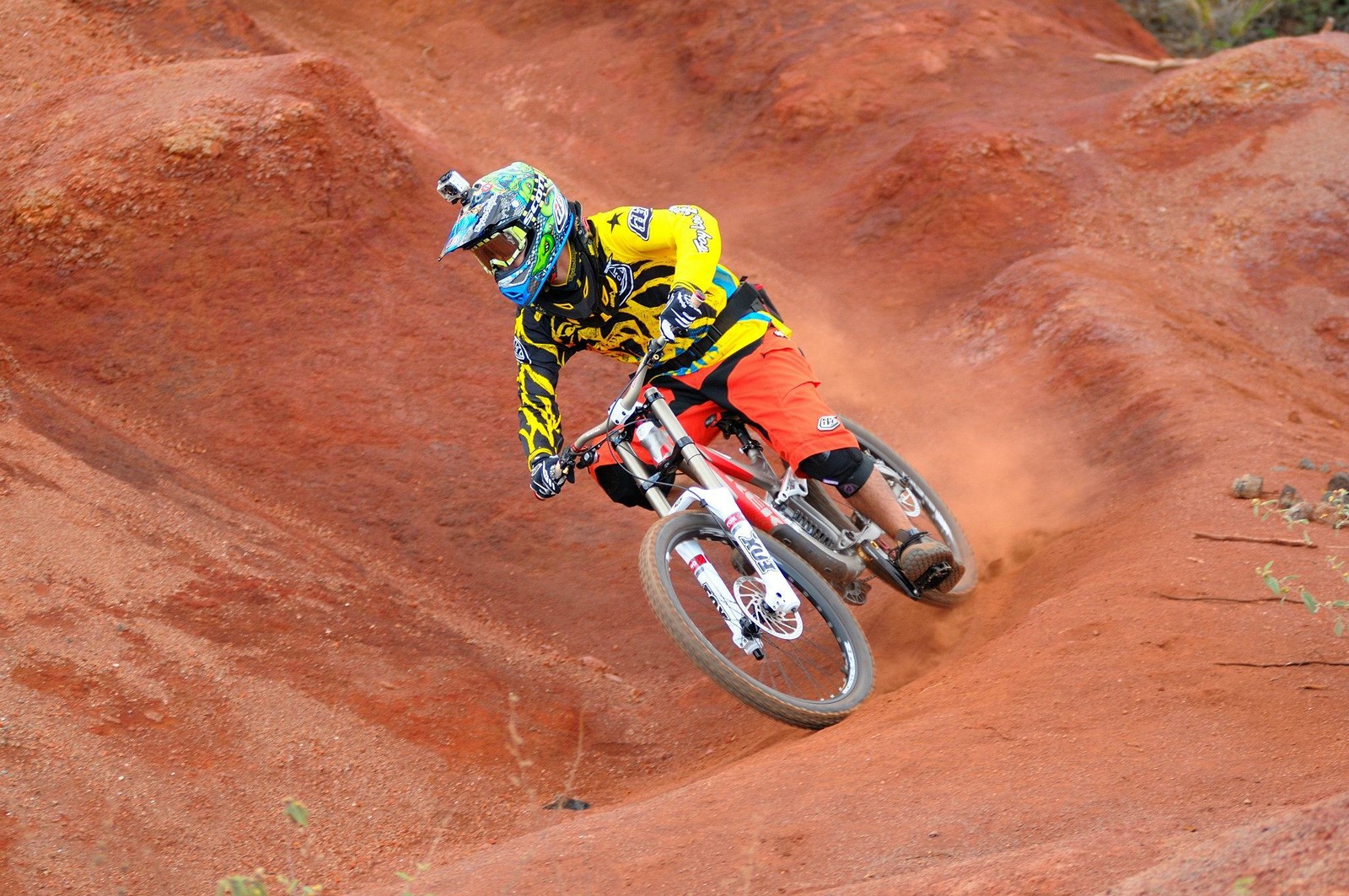 Railing Red Dirt - rat107 - Mountain Biking Pictures - Vital MTB