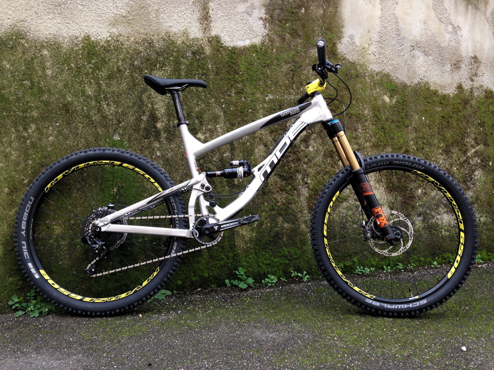 MDE Damper - Schwantzy's Bike Check - Vital MTB