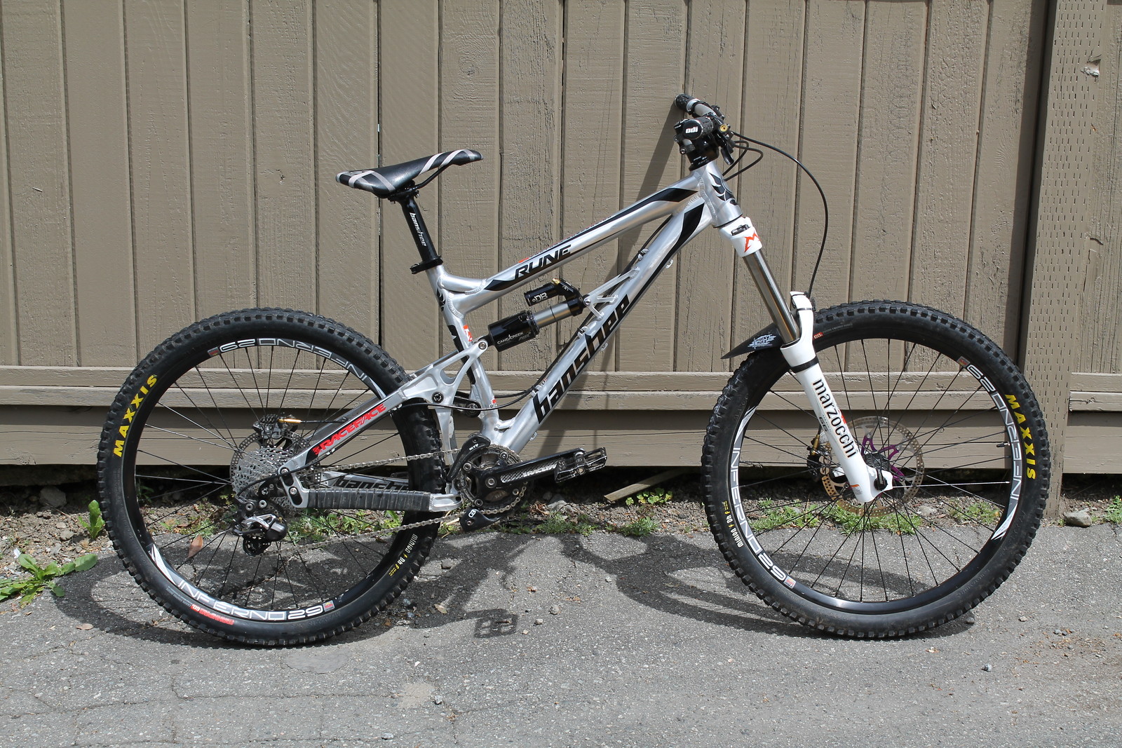 Mini DH Banshee Rune V2 - Kylehutch's Bike Check - Vital MTB