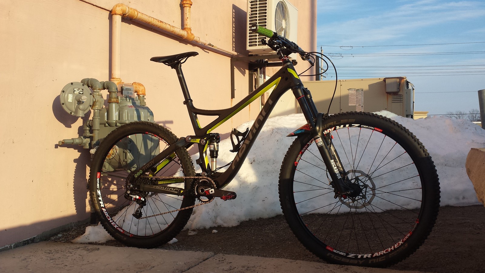 Total sports the bike shop's Devinci Carbon Troy 650b X01 build ...