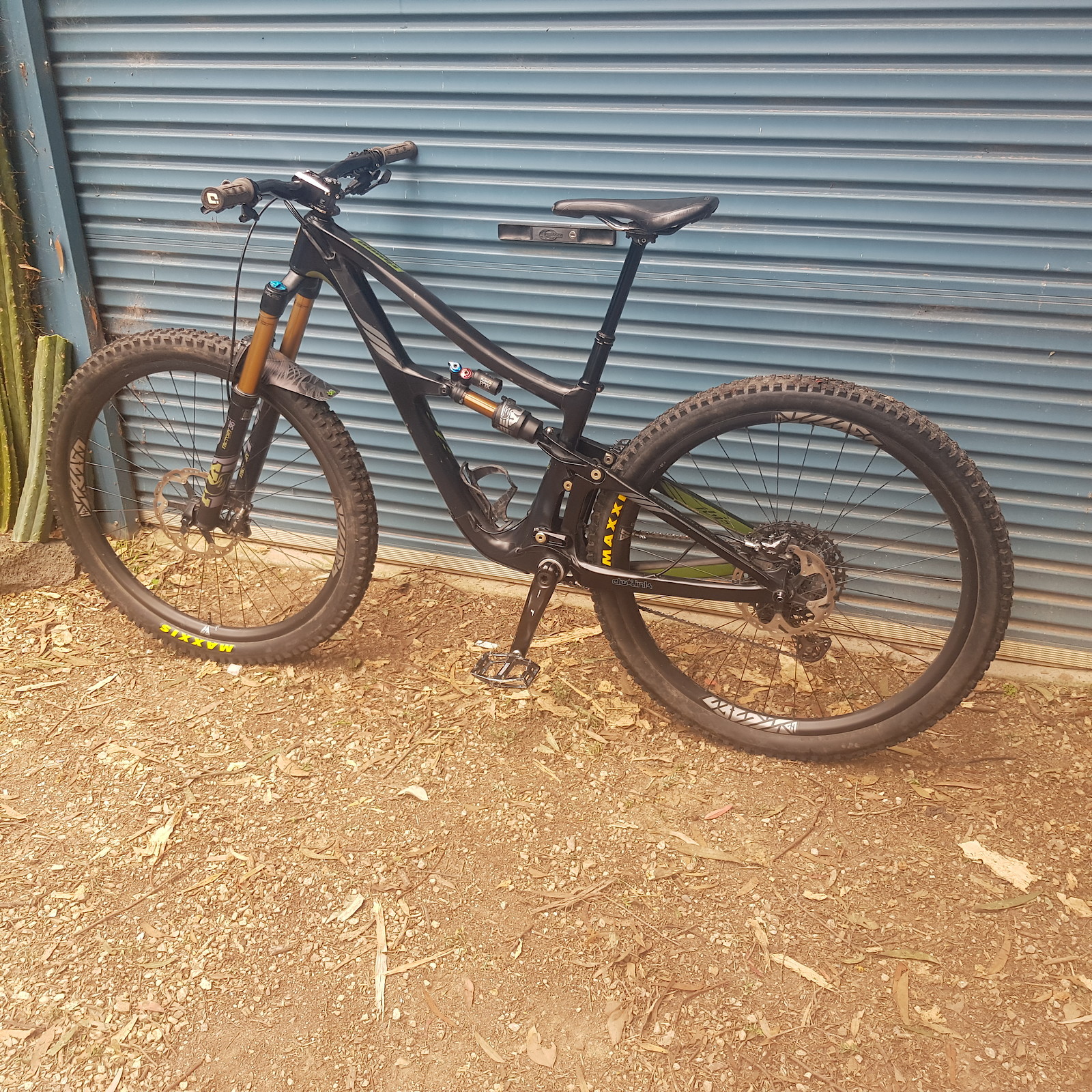 Ibis Ripmo V1 - Bob Chicken's Bike Check - Vital MTB