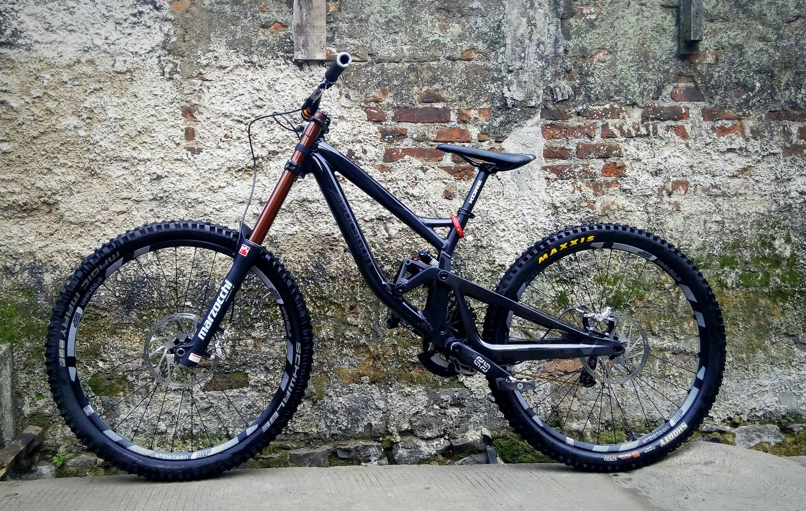 polygon collosus dh9 "BAT BIKE" inspired by batman bat mobile - adirint ...