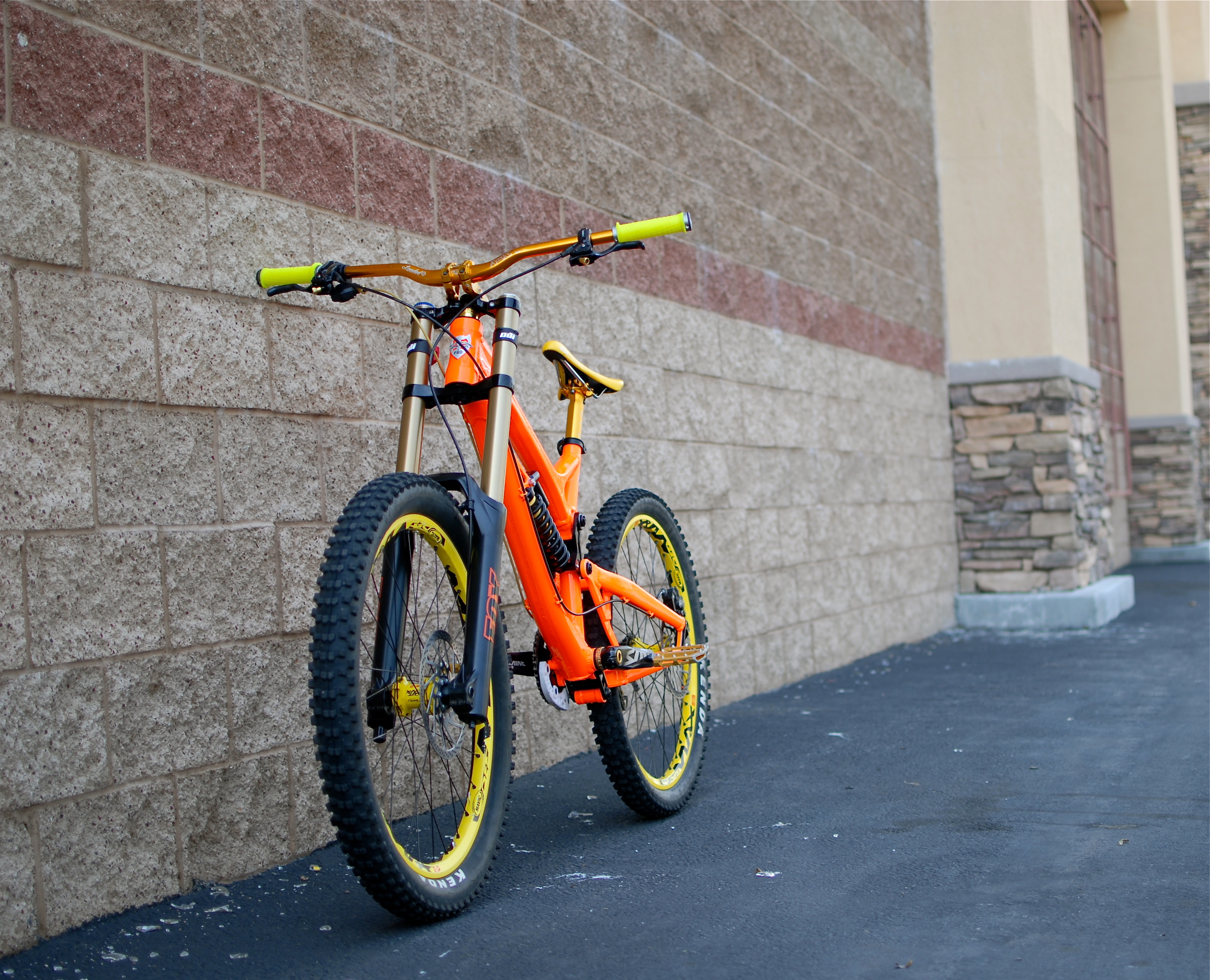 Agent Orange 951 Intense - DJCARY's Bike Check - Vital MTB