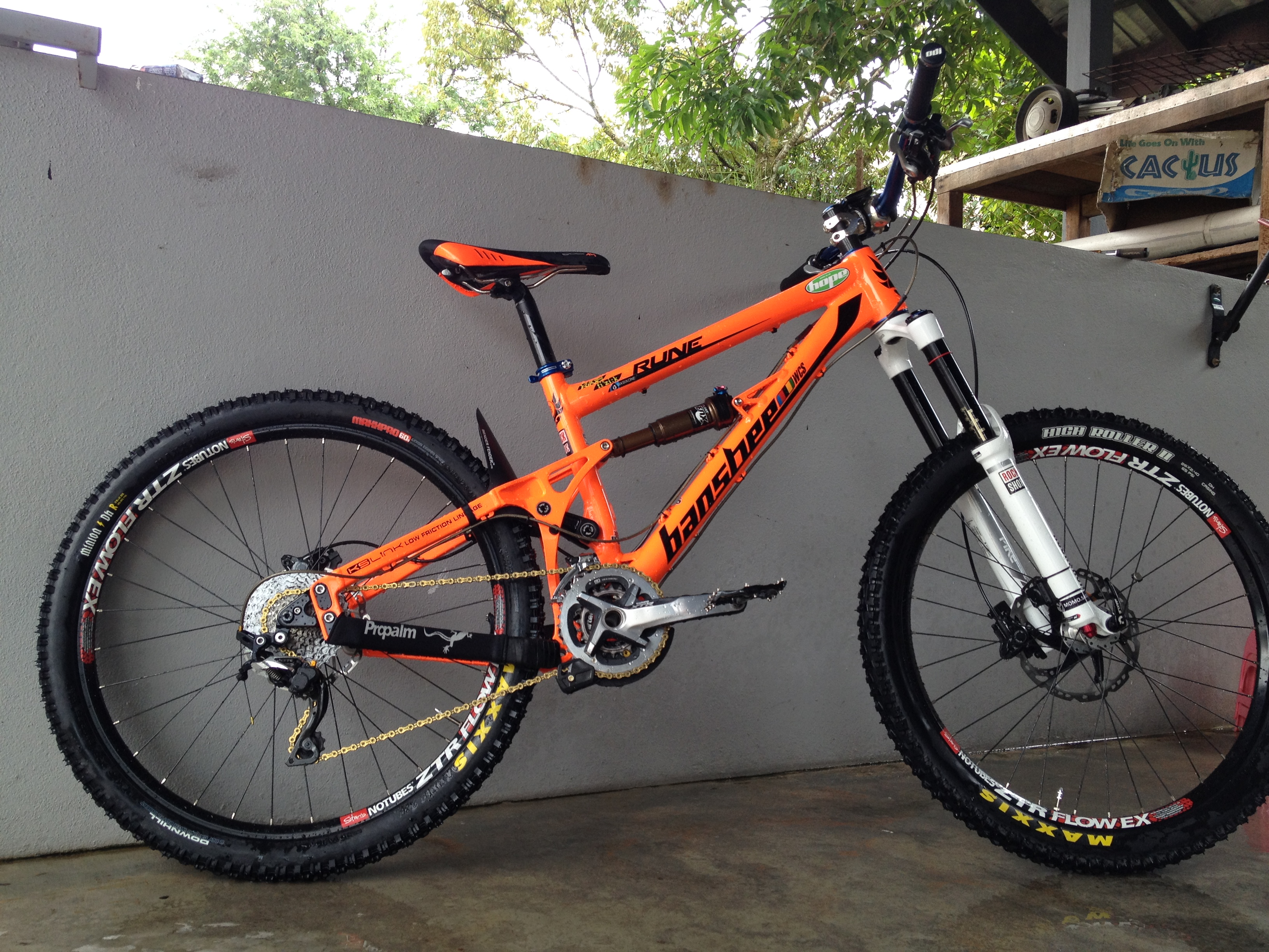 Banshee Rune V2 - momosard's Bike Check - Vital MTB