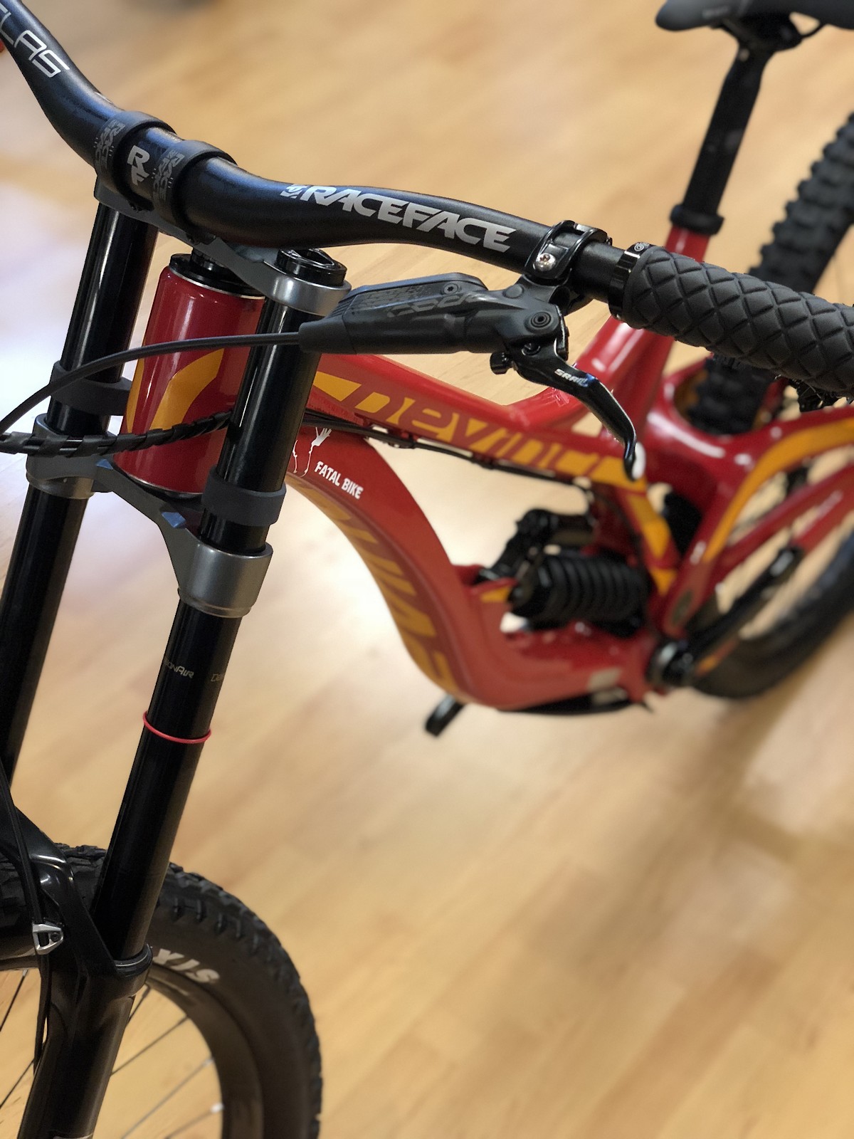 NEW ! DEVINCI WILSON 29 2019 - empire300's Bike Check - Vital MTB