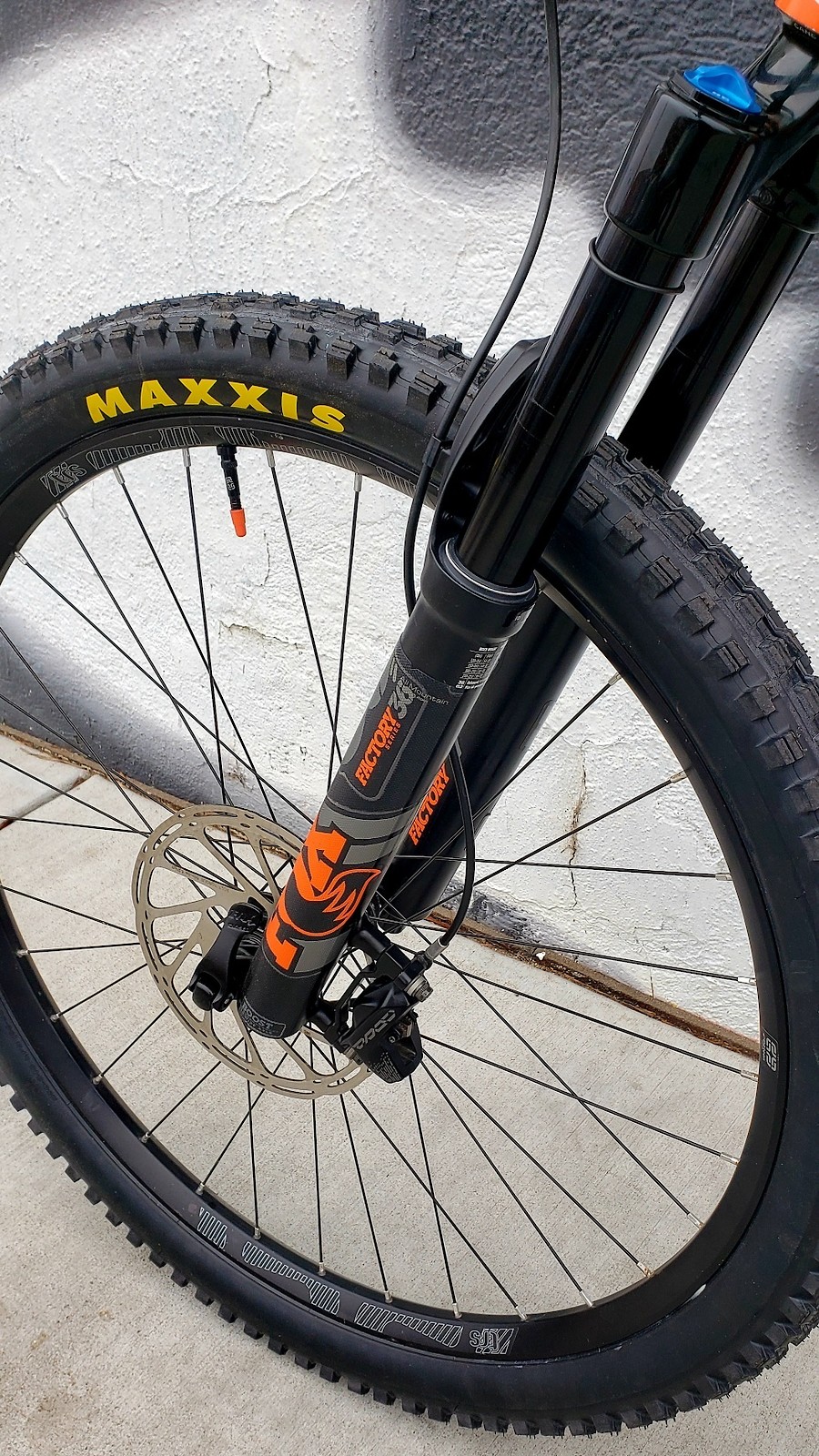 2019 Knolly Fugitive ST - teethandnails's Bike Check - Vital MTB