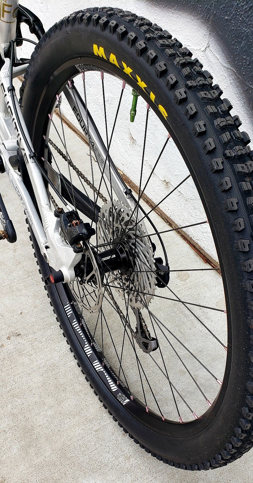 2019 Knolly Fugitive ST - teethandnails's Bike Check - Vital MTB