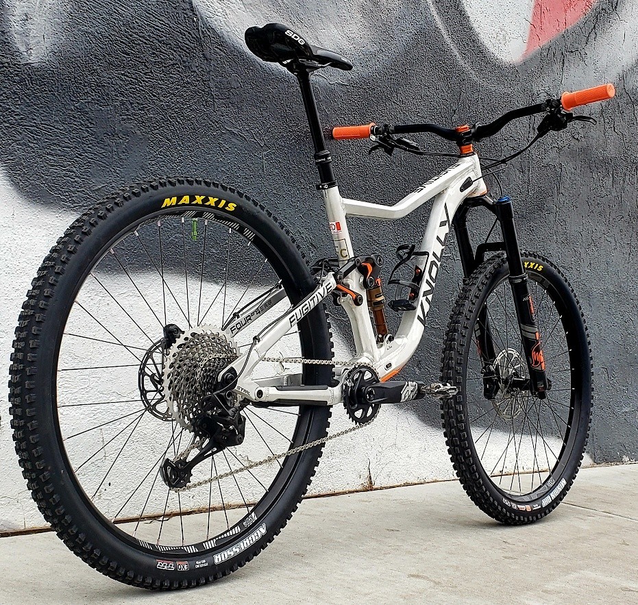 2019 Knolly Fugitive ST - teethandnails's Bike Check - Vital MTB