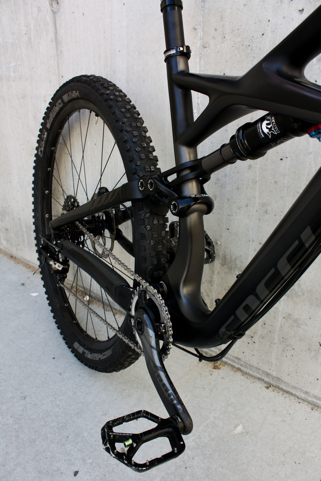 Specialized Enduro 29 stealth edition - straightline's Bike Check ...