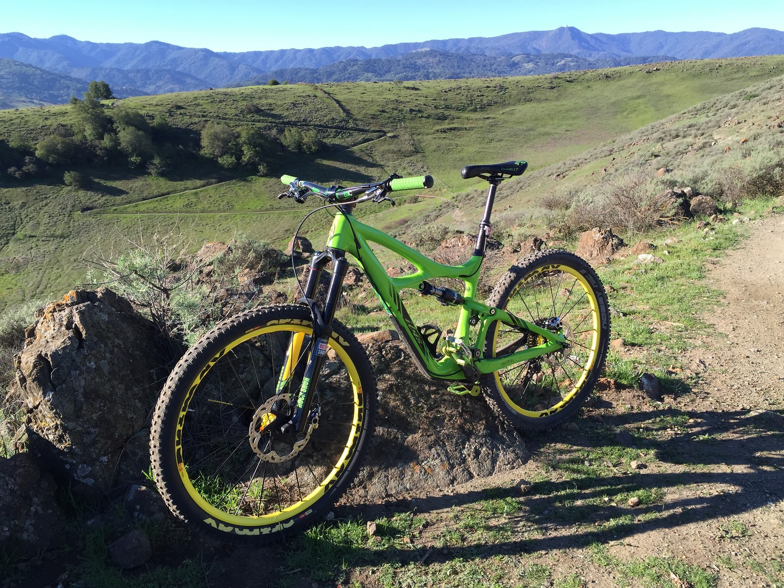 The "Mean" Green Machine Mojo HD3 - TexCalHDR's Bike Check - Vital MTB