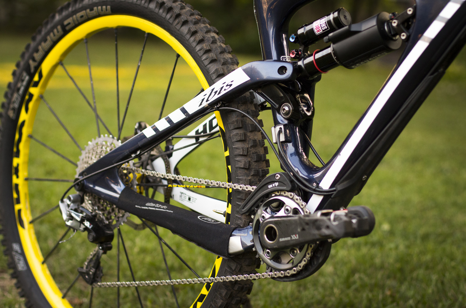 Custom build Ibis Mojo HDR 650B - ibischick's Bike Check - Vital MTB