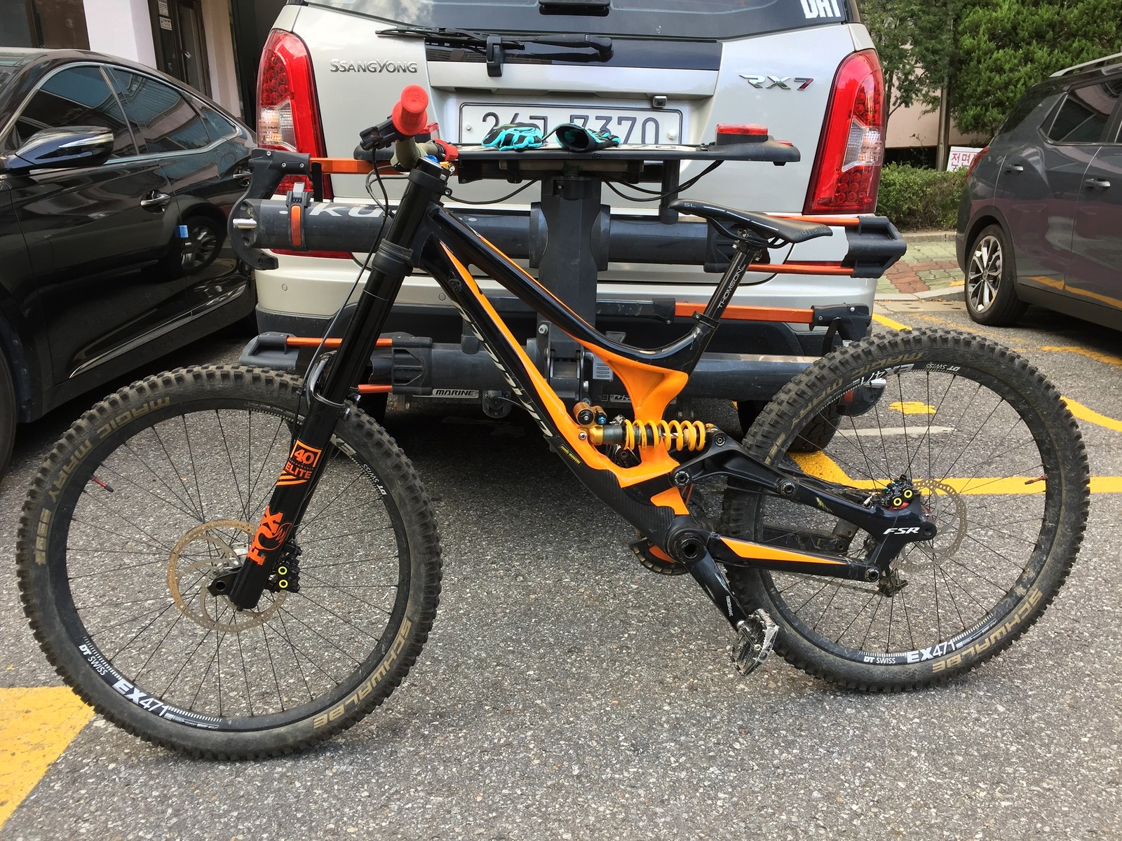 Beta's 2017 Specialized Ohlins Demo8 AL - Beta's Bike Check - Vital MTB