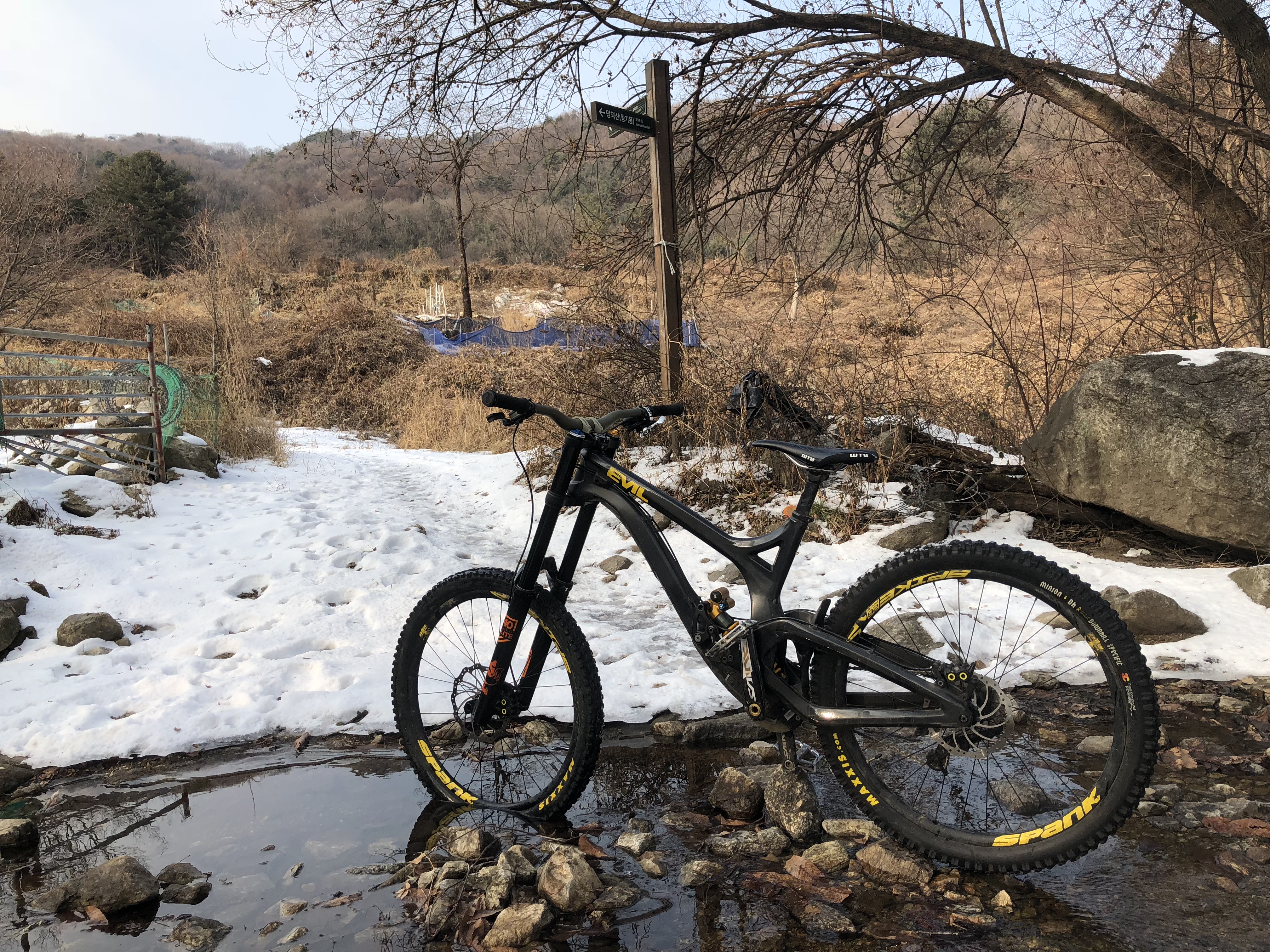 2014 Evil Undead with Ohlins. - Beta's Bike Check - Vital MTB