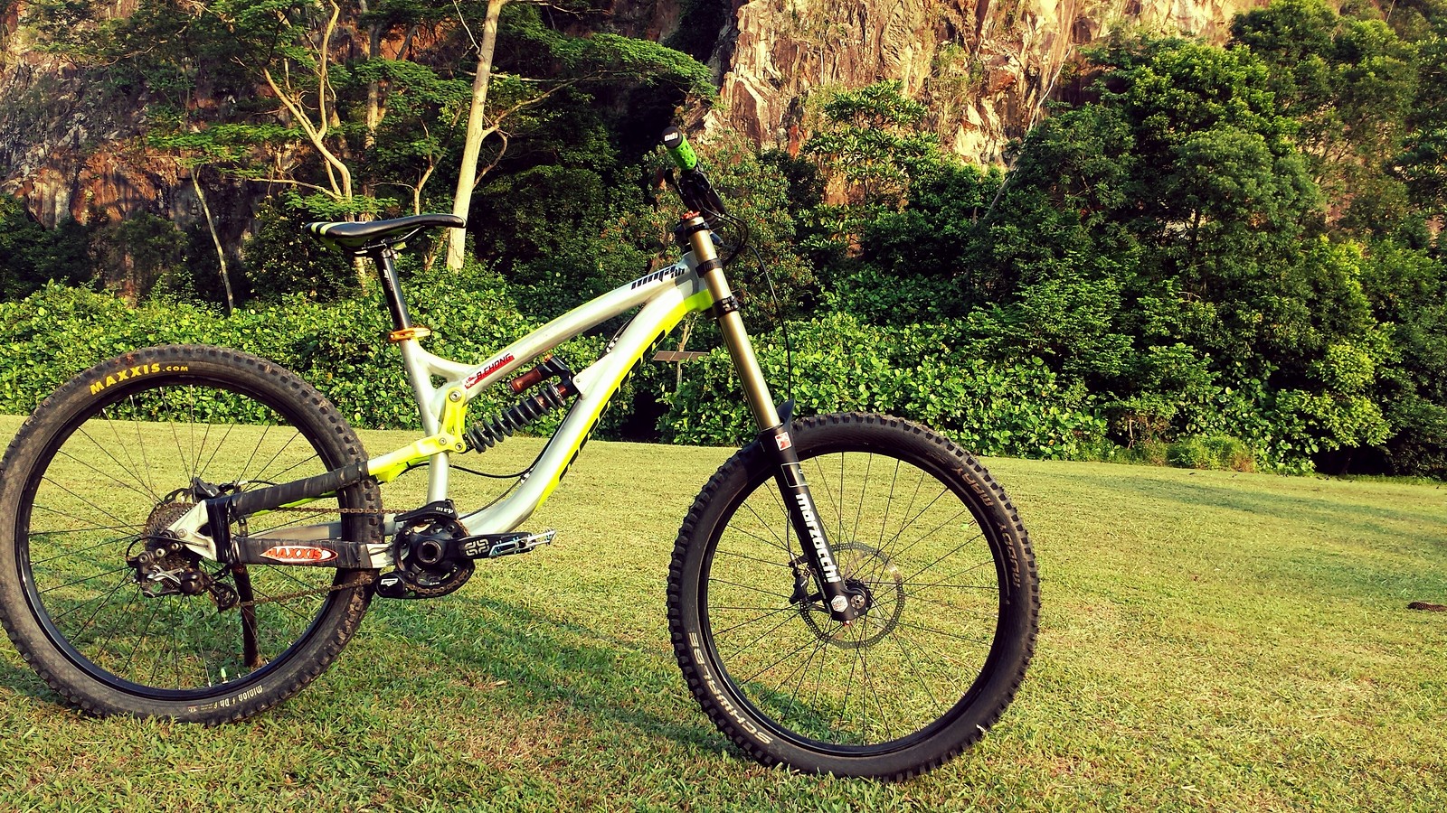 Agang Ninja DH 2014 - Exedos's Bike Check - Vital MTB