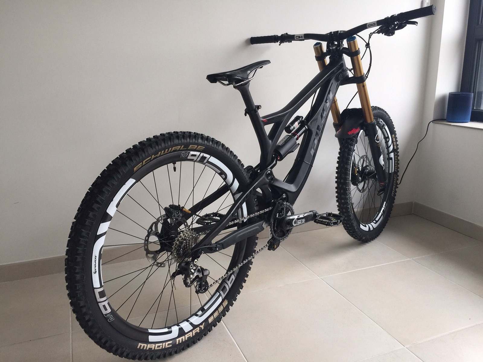 Pivot Phénix DH carbone - julienkox's Bike Check - Vital MTB