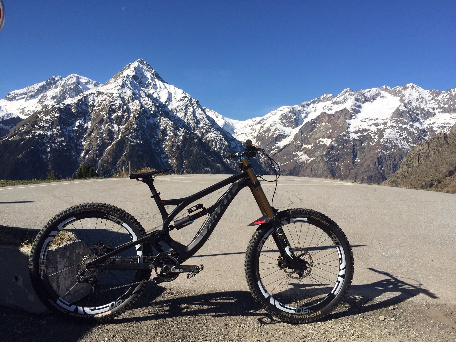 Pivot Phénix DH carbone - julienkox's Bike Check - Vital MTB