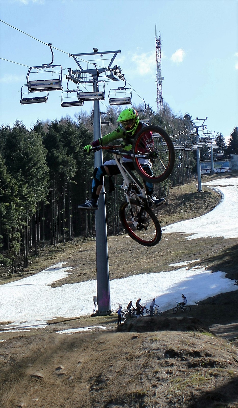 One foot tabletop - Kameldh - Mountain Biking Pictures - Vital MTB