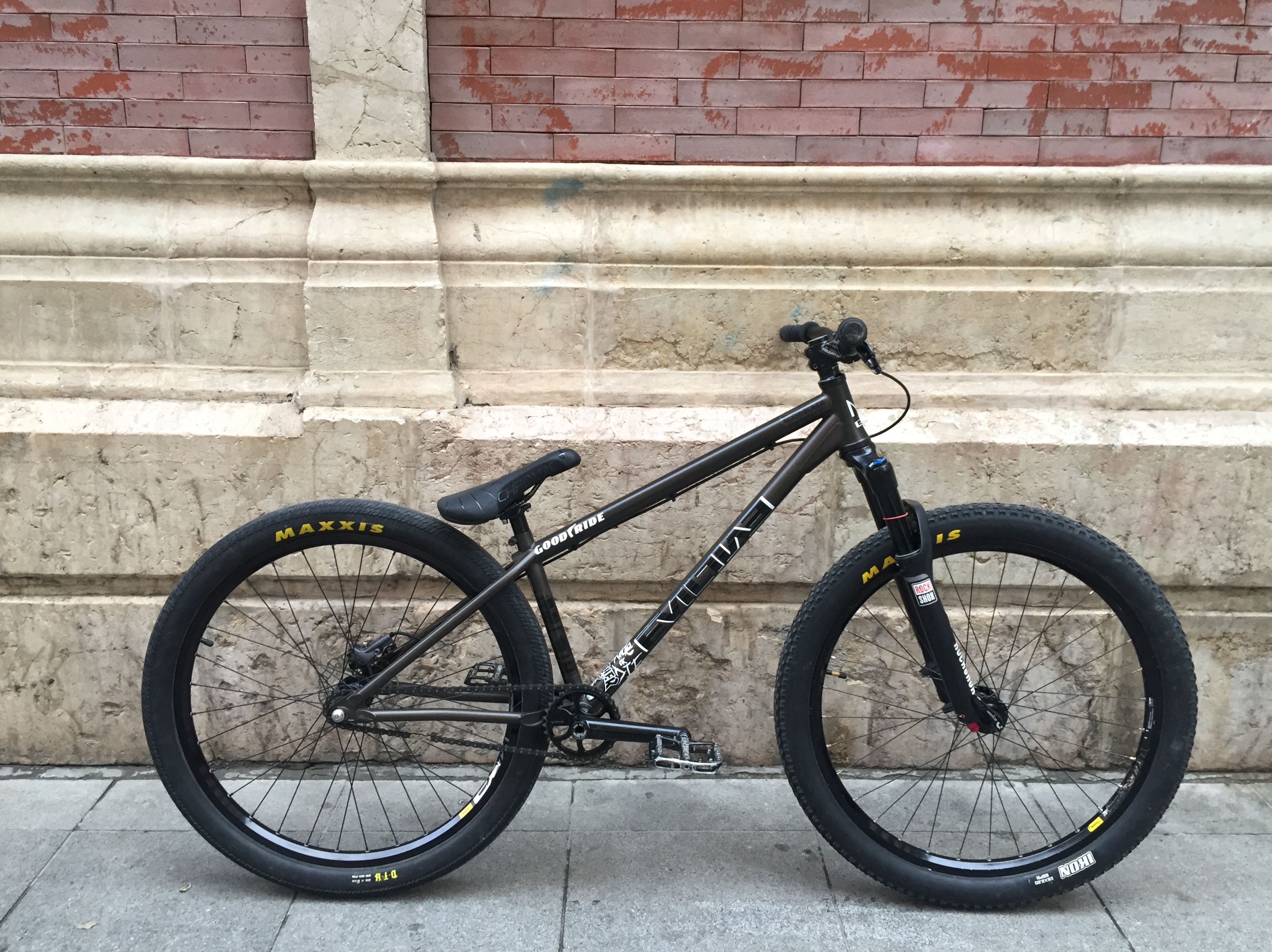 Lucas Recasens Evil Faction 2 - lucasreca's Bike Check - Vital MTB
