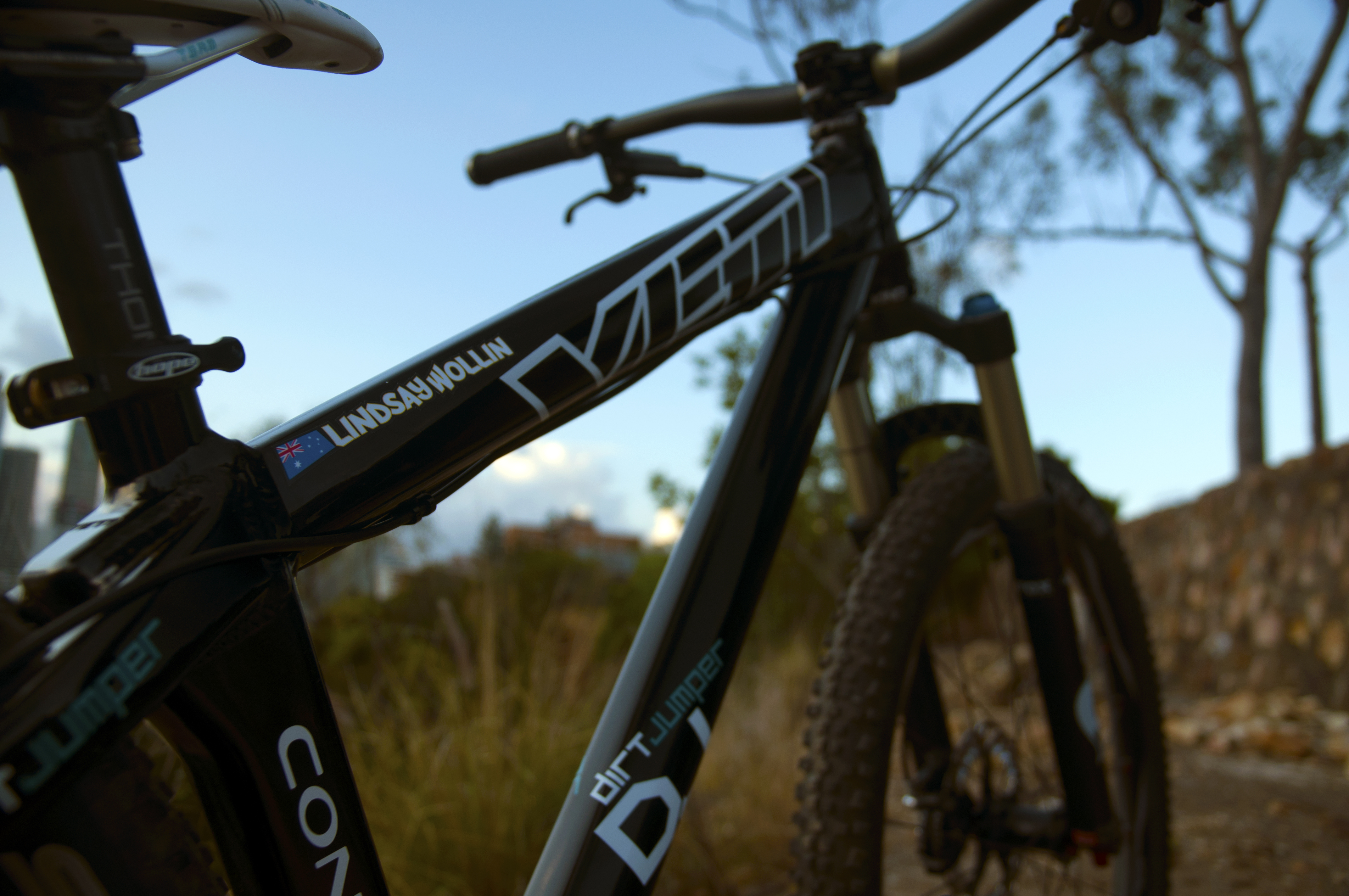 2011 Yeti DJ - Lindsay Wollin's Bike Check - Vital MTB