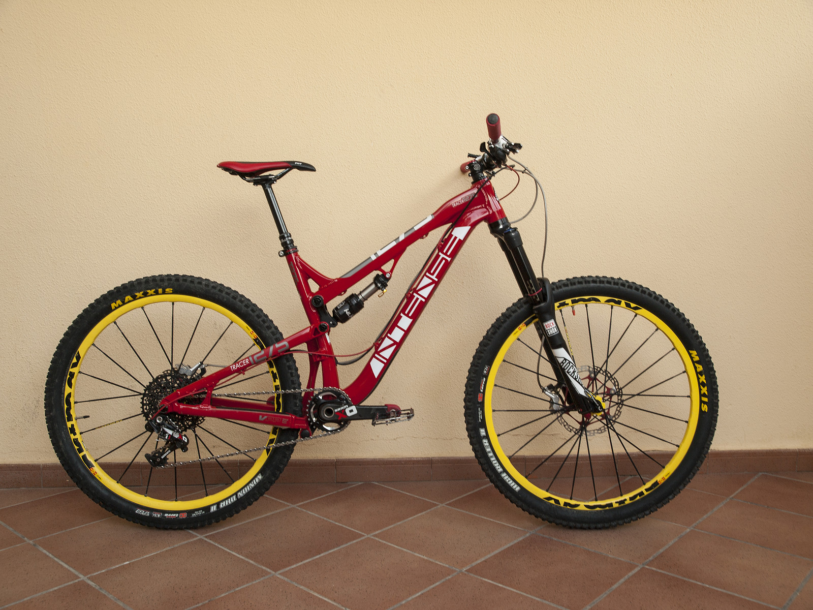 Intense Tracer 275 - Juanvi Muñoz's Bike Check - Vital MTB