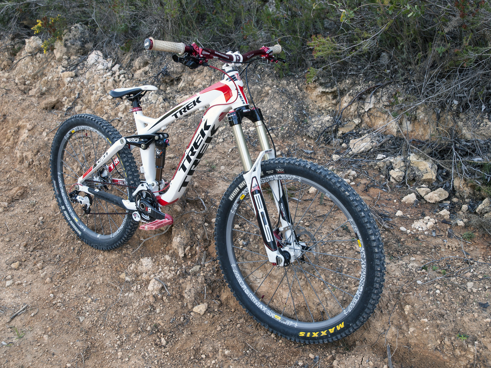 Trek Scratch Mini DH - Juanvi Muñoz's Bike Check - Vital MTB