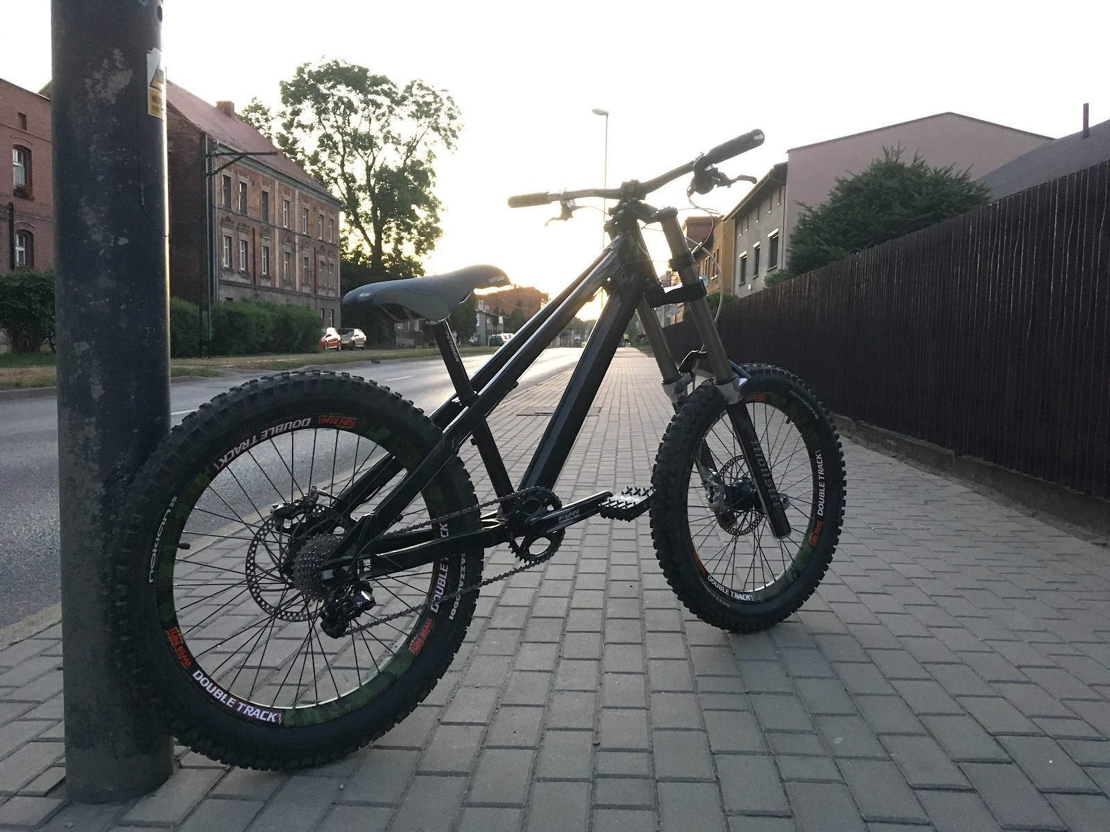 HuckMate Duncon Cock + Monster T - Inspiron's Bike Check - Vital MTB