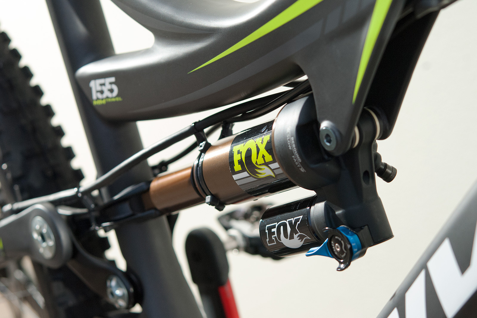 2015 Pivot Mach 6 - ASSMOSIS's Bike Check - Vital MTB