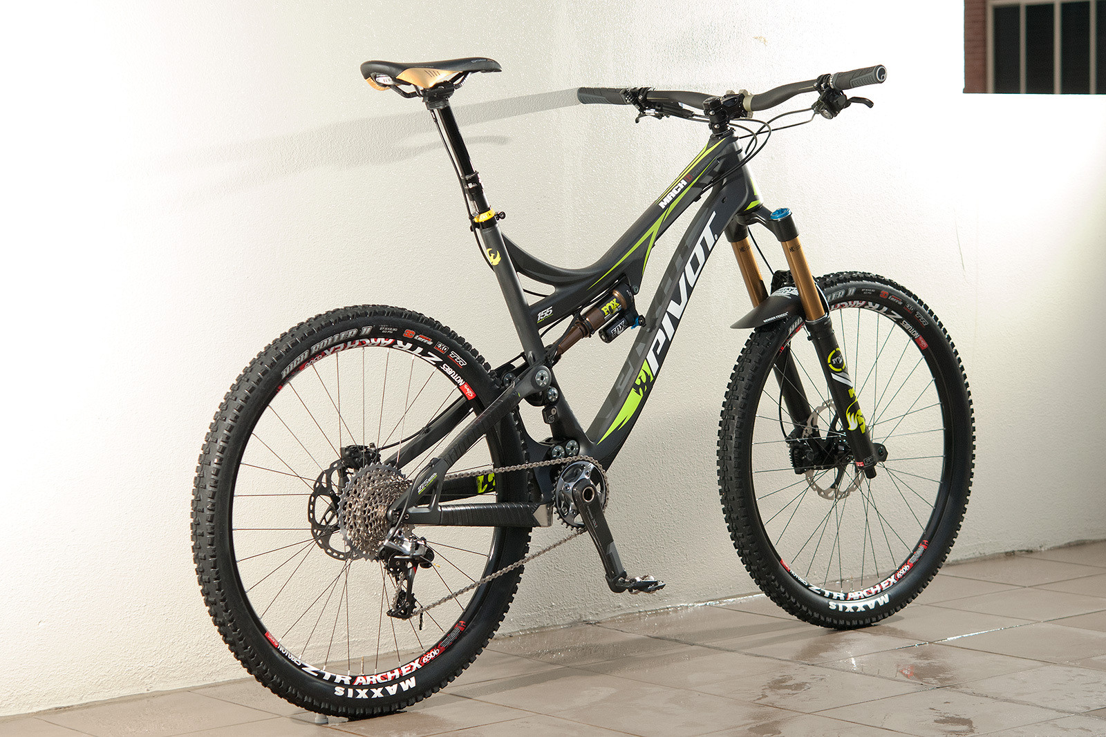 2015 Pivot Mach 6 - ASSMOSIS's Bike Check - Vital MTB