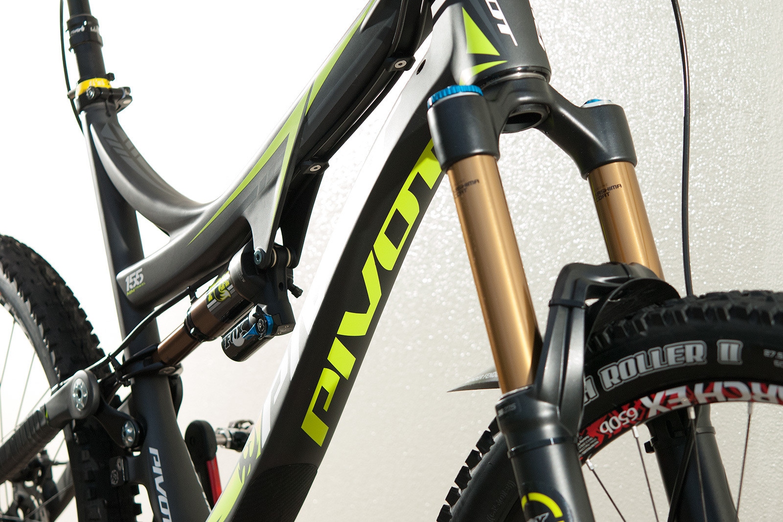 2015 Pivot Mach 6 - ASSMOSIS's Bike Check - Vital MTB
