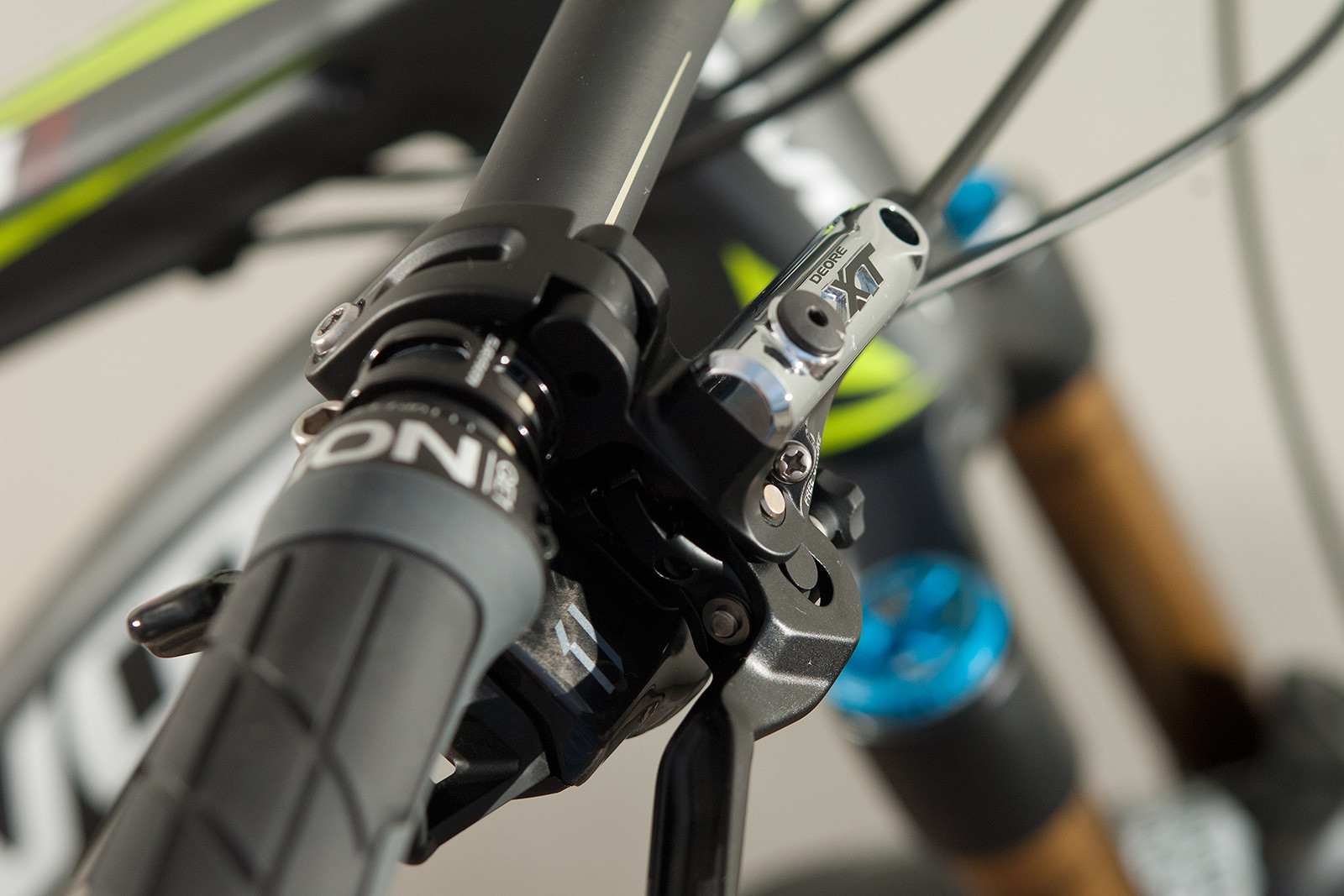 2015 Pivot Mach 6 - ASSMOSIS's Bike Check - Vital MTB