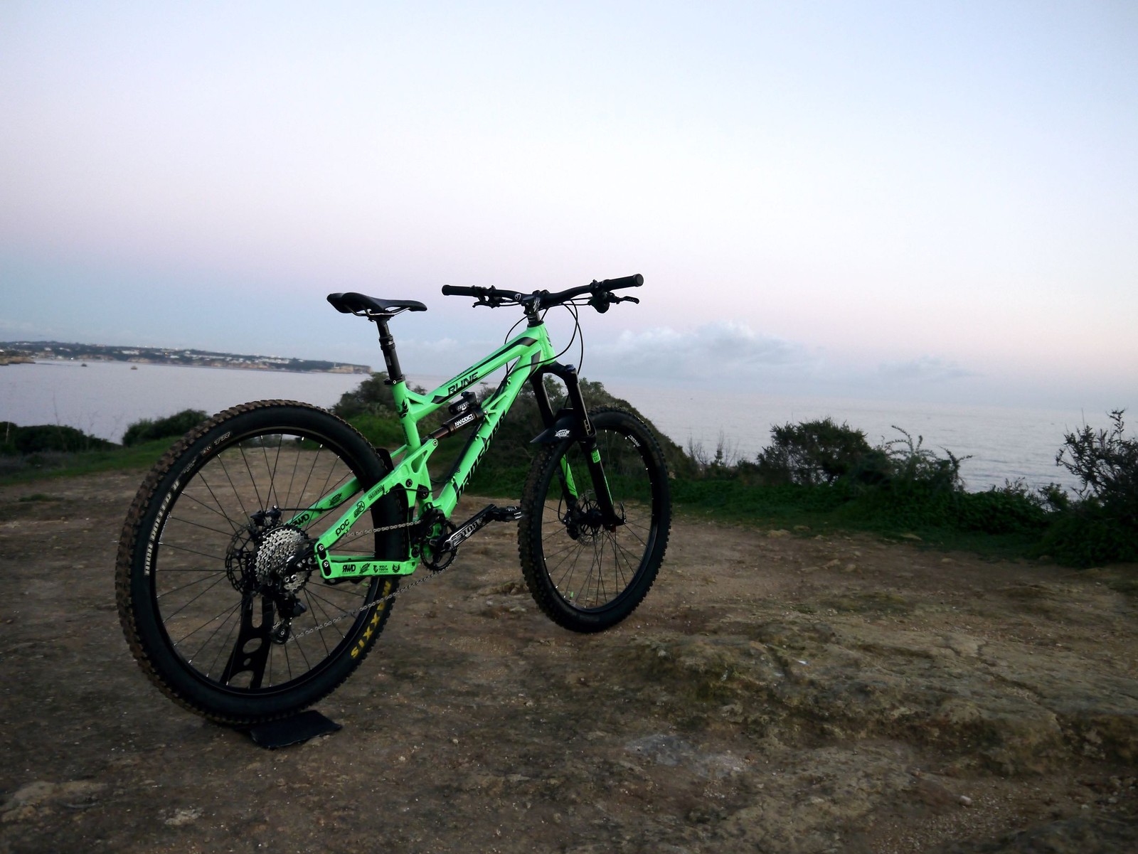 Banshee Rune V2 2014 - AMAddict Edition - nunonobrega's Bike Check ...